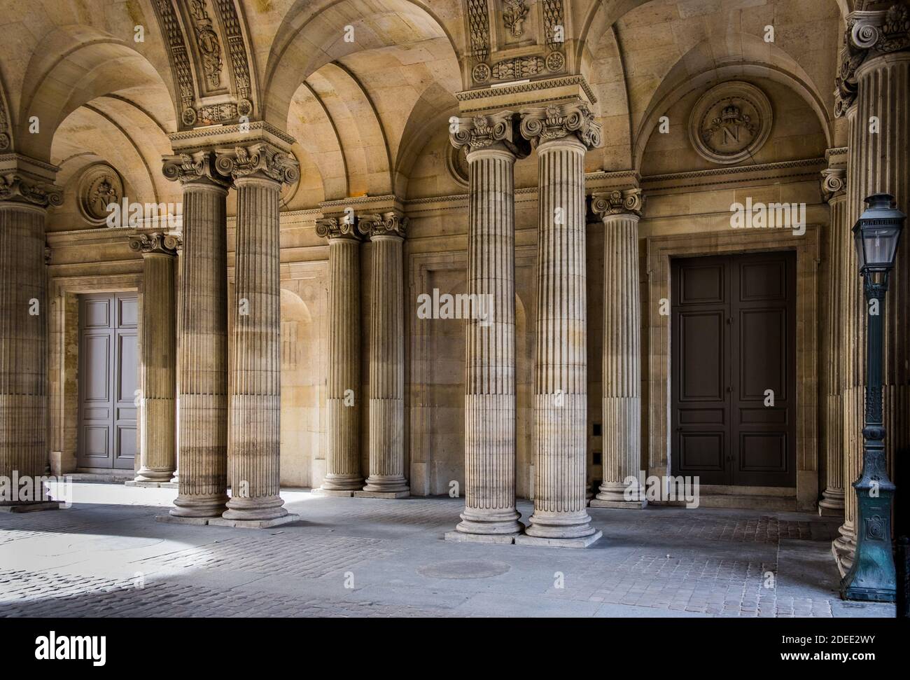 Colonnade du louvre hi-res stock photography and images - Alamy