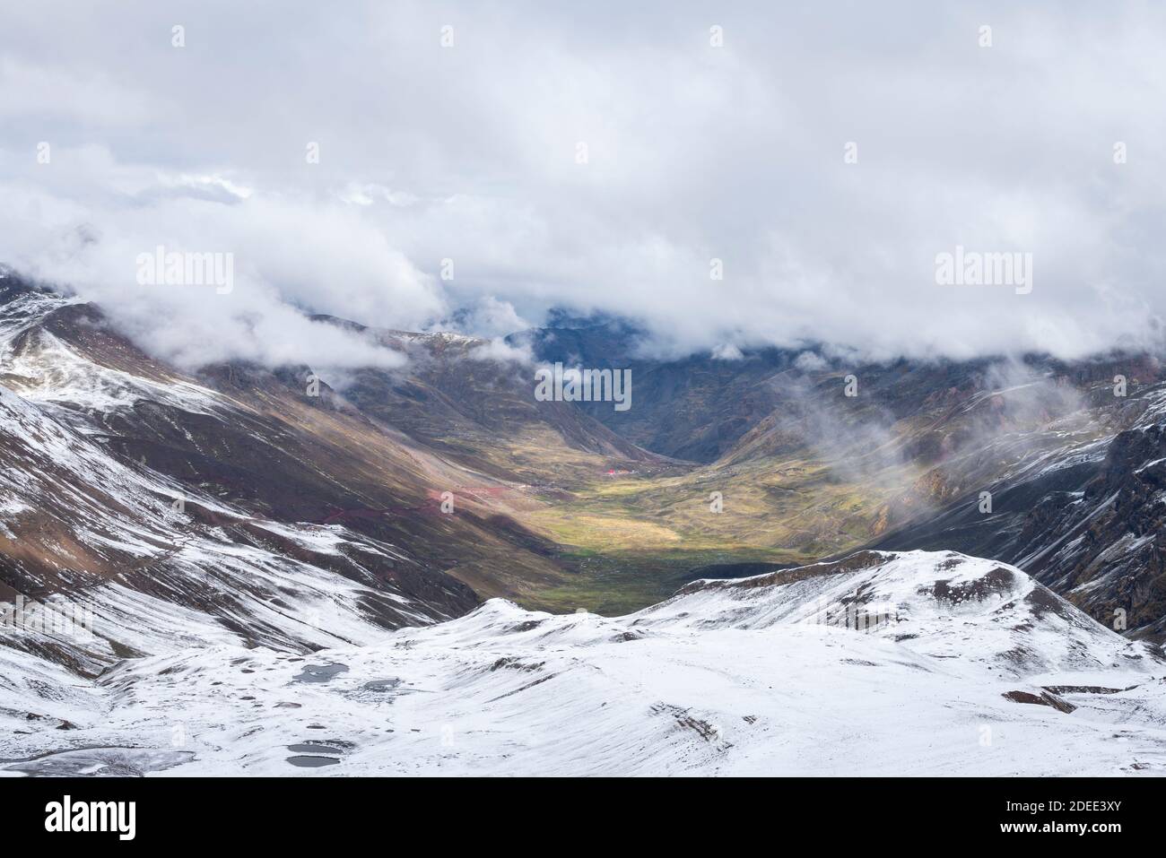 Valley in the Andes on Rainbow Mountain (Vinicunca) trail, Pitumarca ...