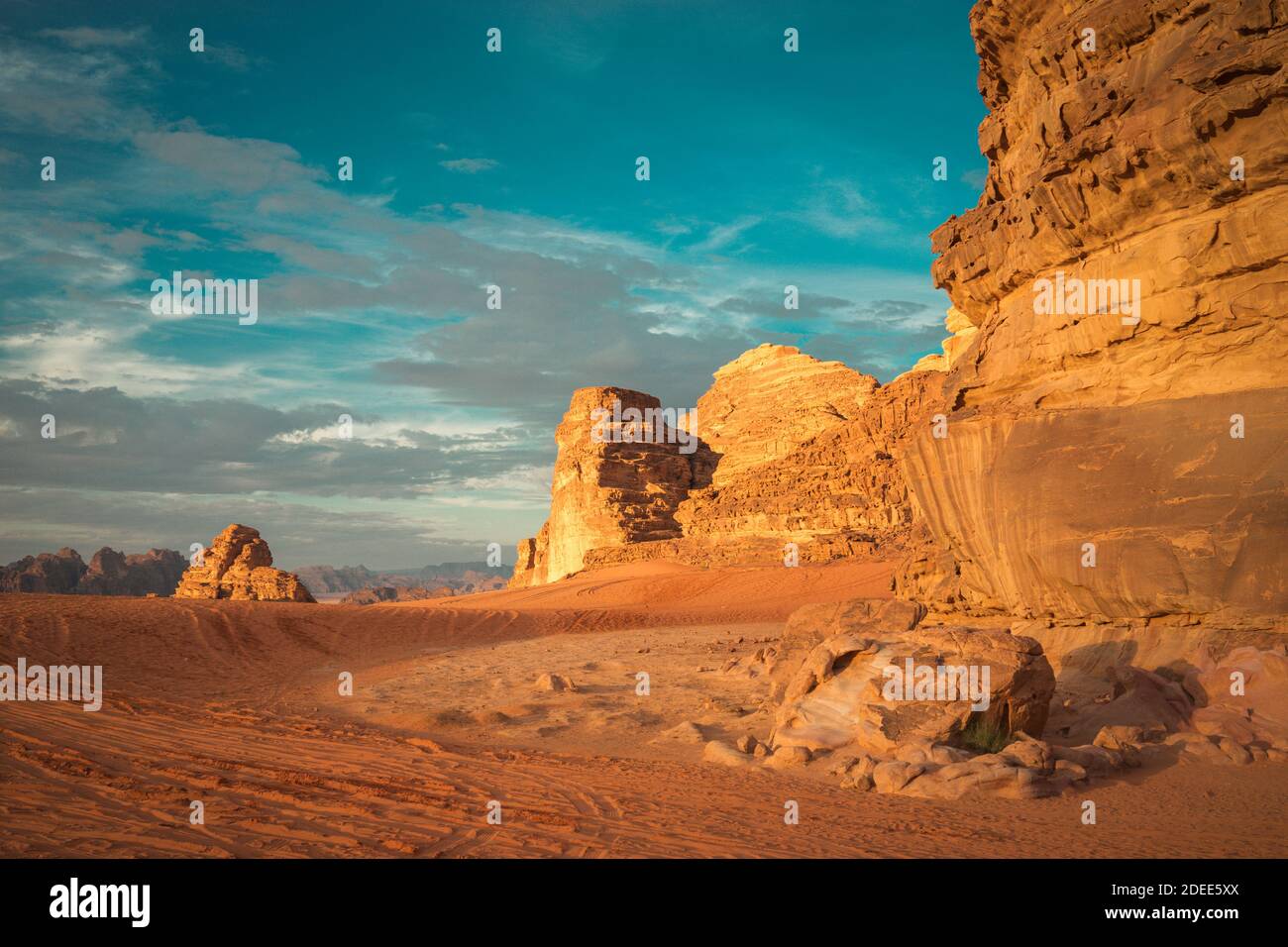 The valley of the moon jordan hi-res stock photography and images - Alamy