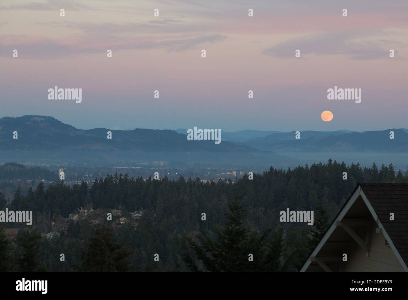 Full moon over roof hi-res stock photography and images - Alamy