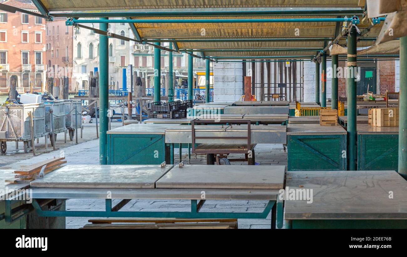 Empty stalls hi-res stock photography and images - Alamy