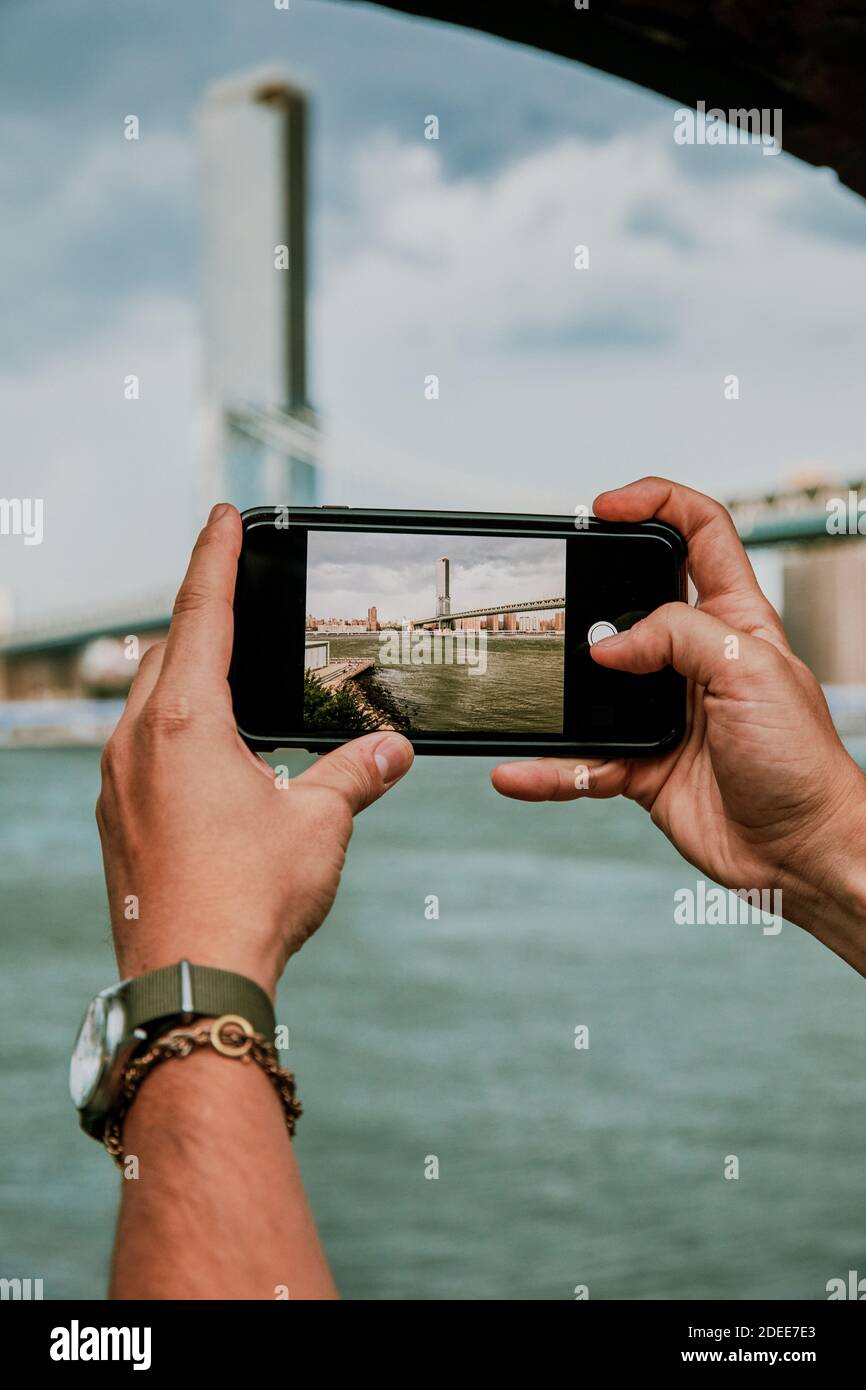Phone screen taking picture of city skyline Stock Photo - Alamy