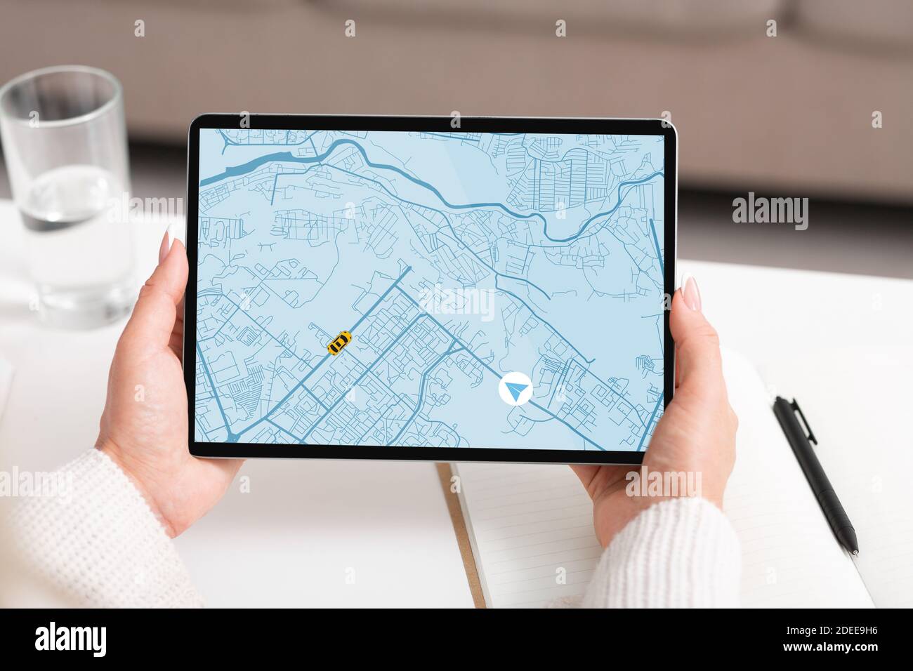 Using tablet digital order tracking hi-res stock photography and images ...