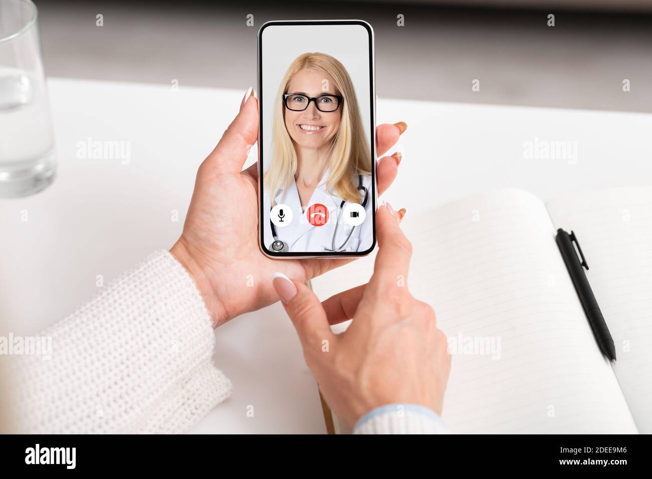 Female physician phone call hi-res stock photography and images - Alamy