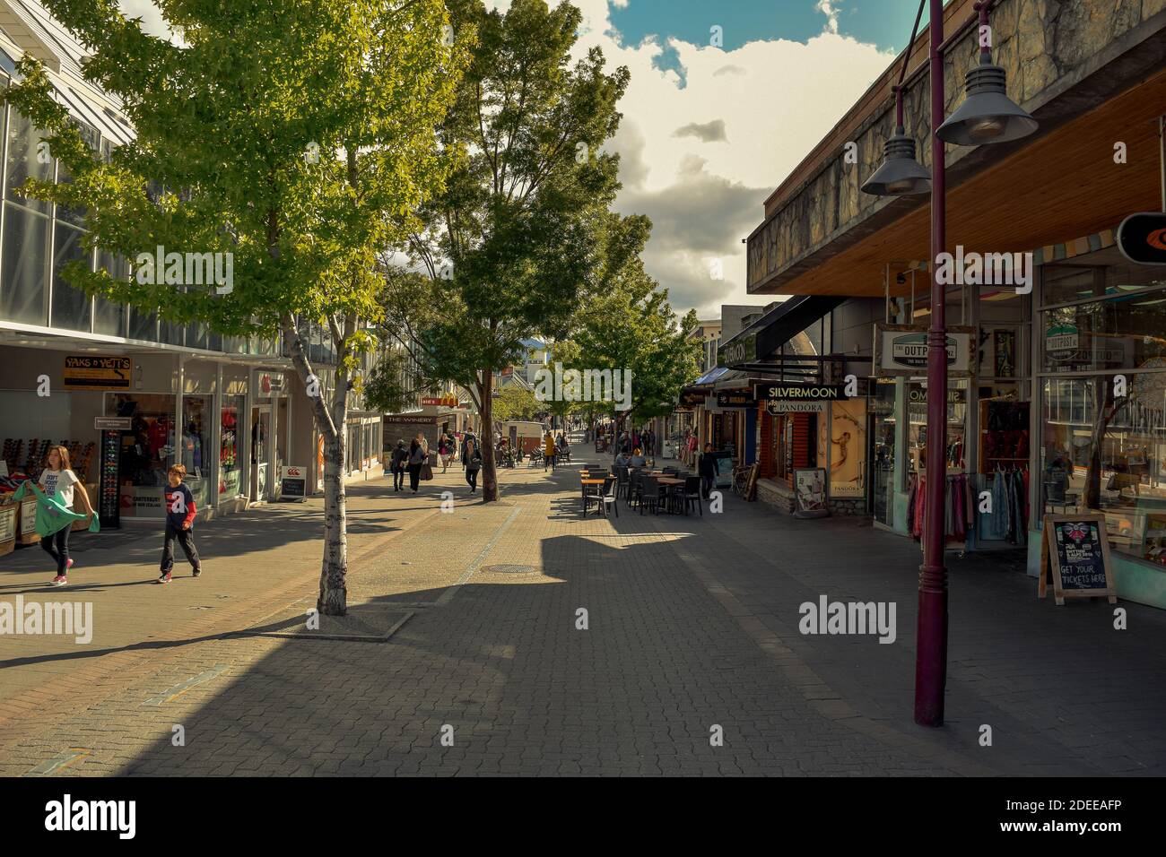 LIFE STYLE SCENE FROM QUEENSTOWN PARK, NEW ZEALAND Stock Photo - Alamy