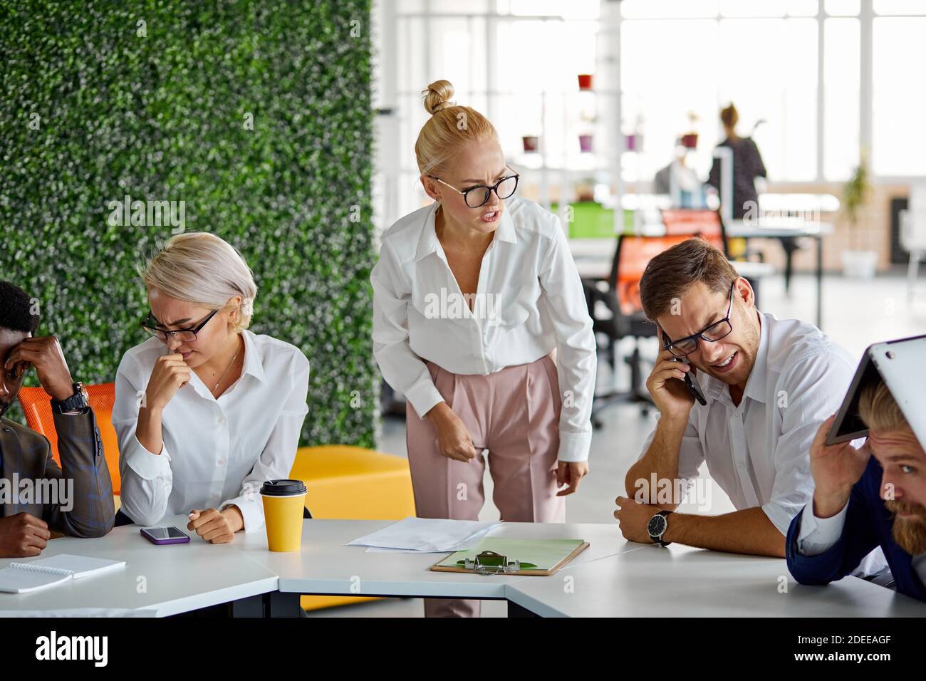 Embarrassed office workers hi-res stock photography and images - Alamy