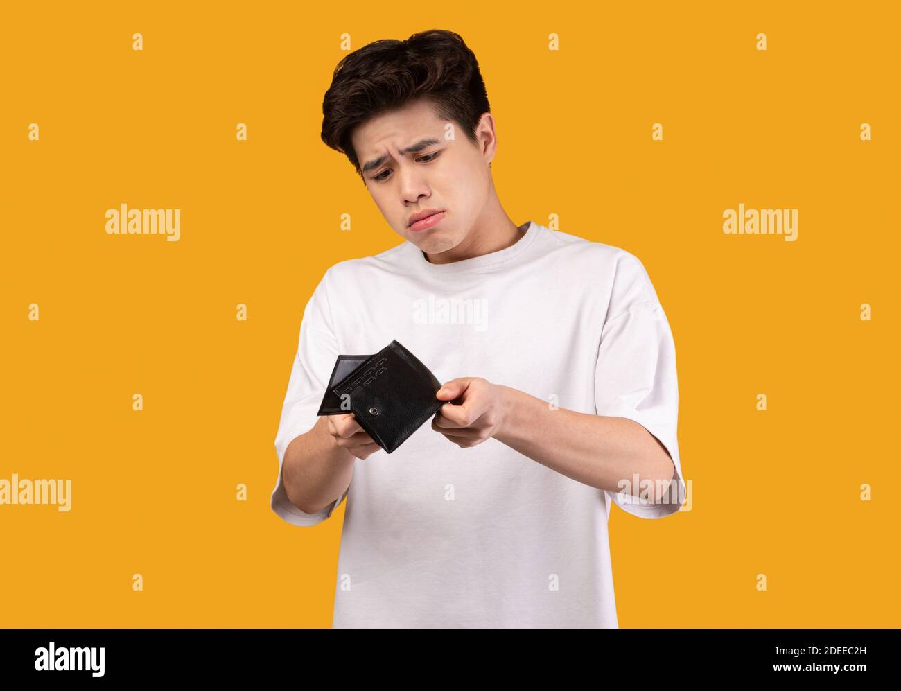 Standing korean man showing hi-res stock photography and images - Alamy