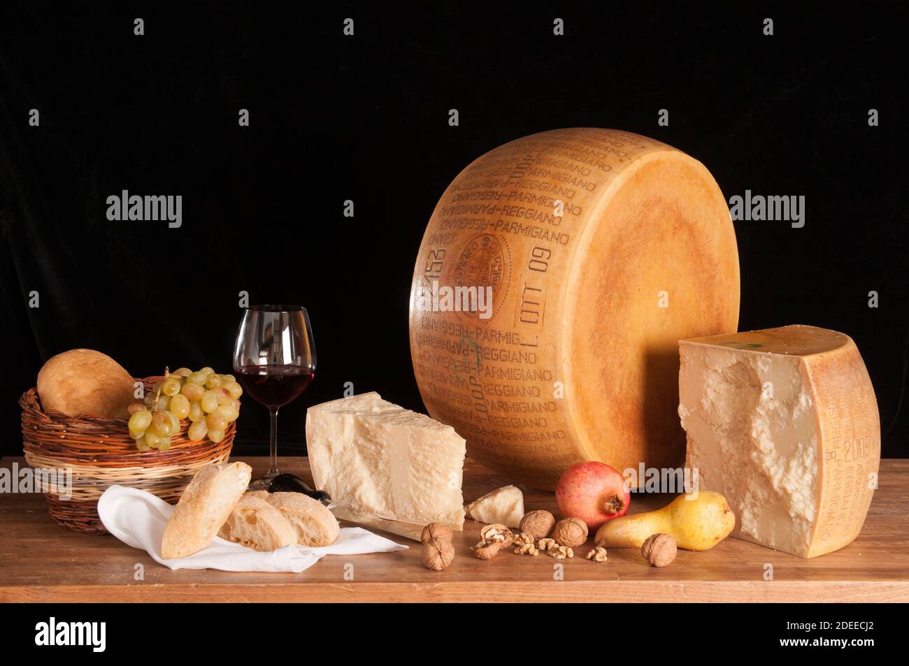 Form,Parmigiano Reggiano, forma, formaggio Stock Photo - Alamy
