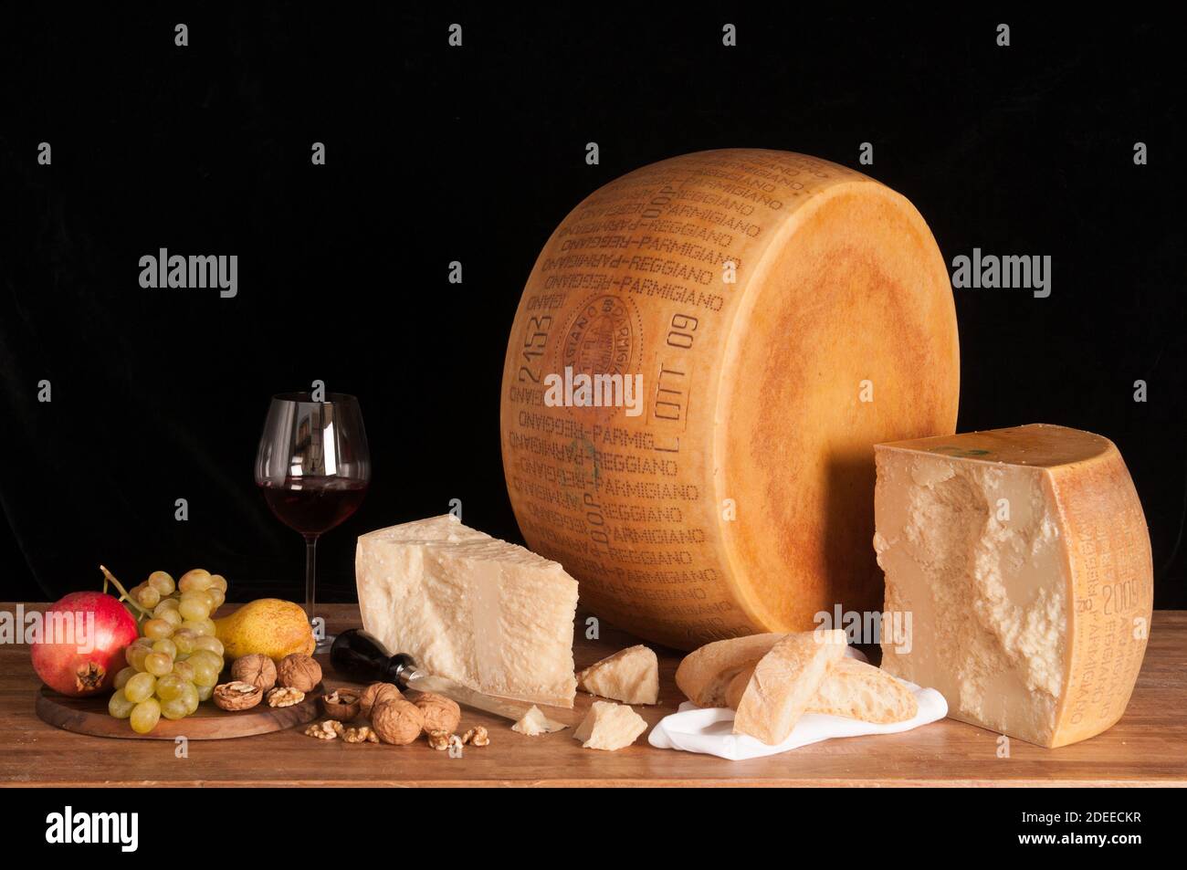 Form,Parmigiano Reggiano, forma, formaggio Stock Photo - Alamy