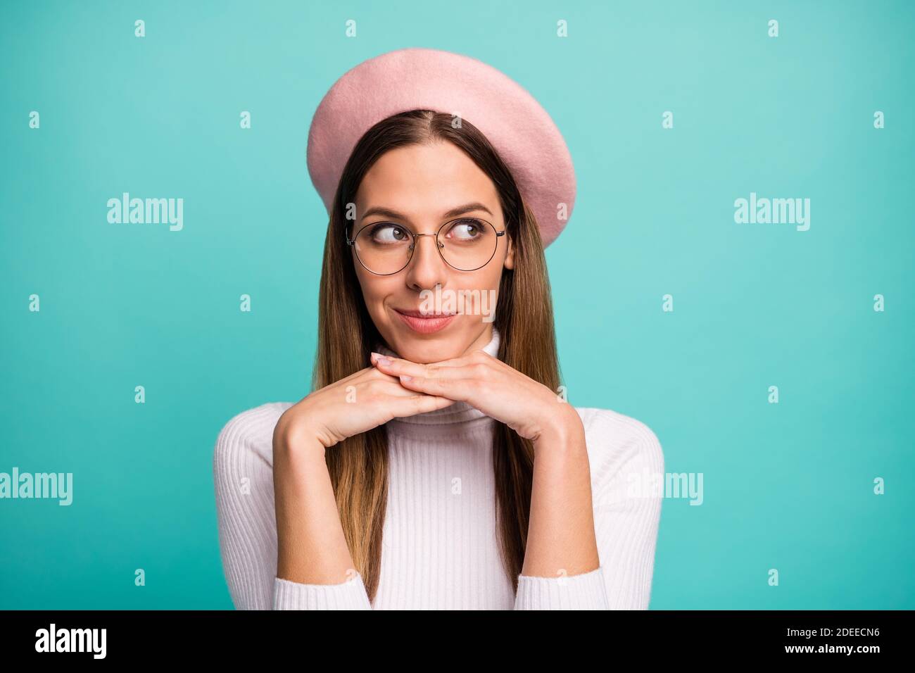 Close-up portrait of her she nice attractive pretty lovely cheery ...
