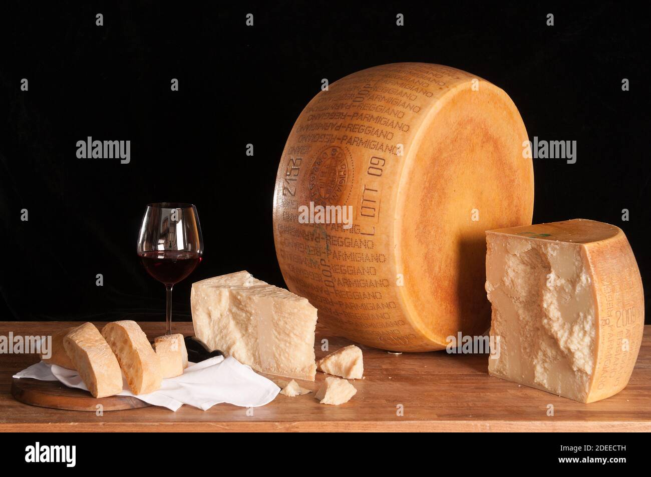 Form,Parmigiano Reggiano, forma, formaggio Stock Photo - Alamy