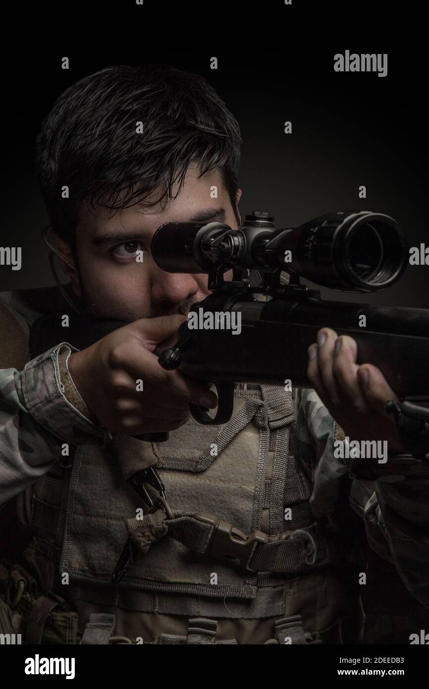 Army soldier holding rifle standing hi-res stock photography and images ...