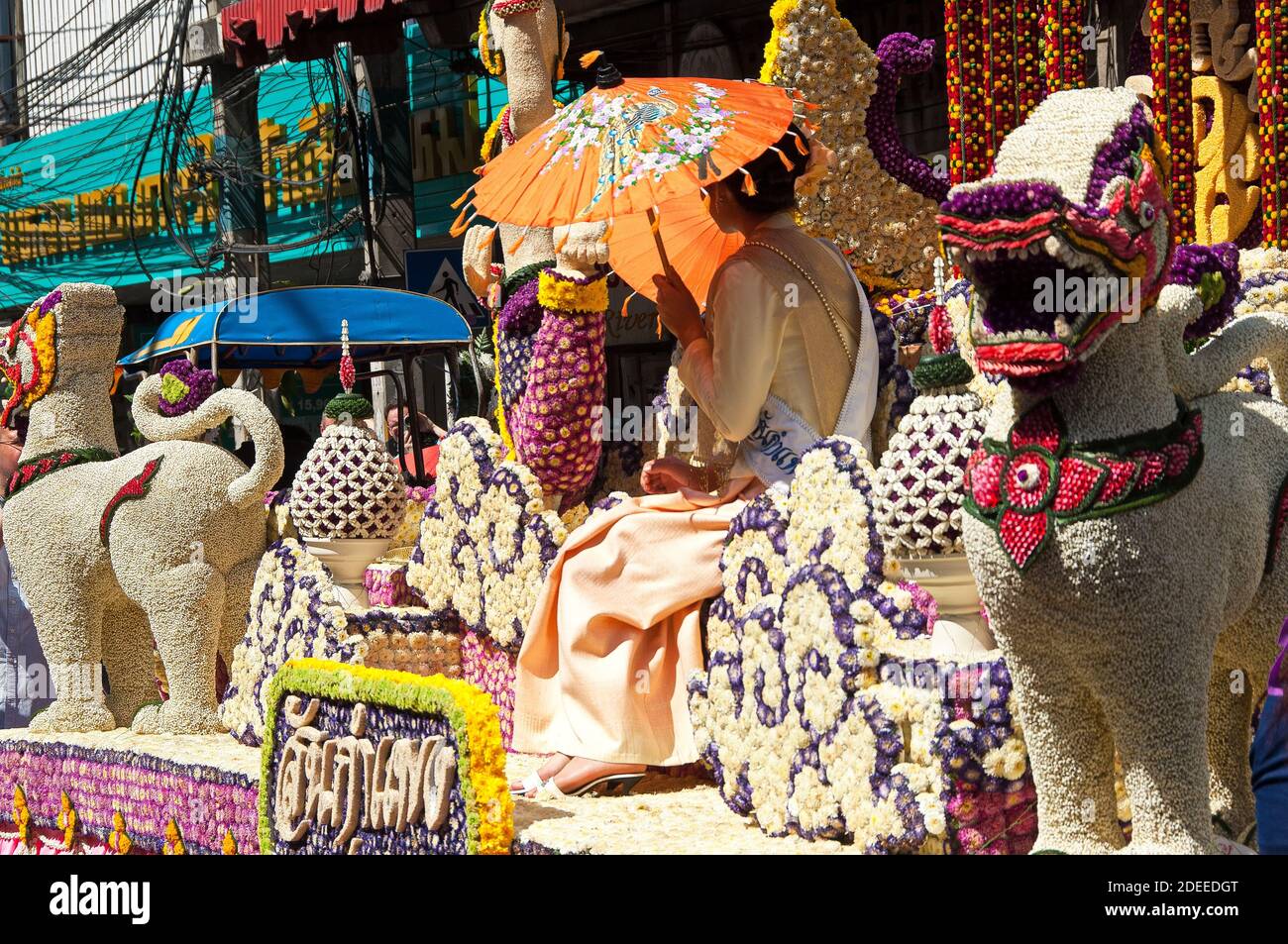 Parade of floats at the Chiang Mai flower festival Stock Photo - Alamy