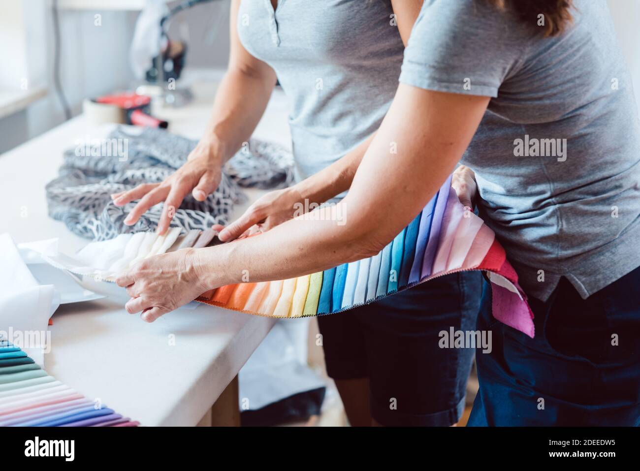 Fabric ruler hi-res stock photography and images - Alamy