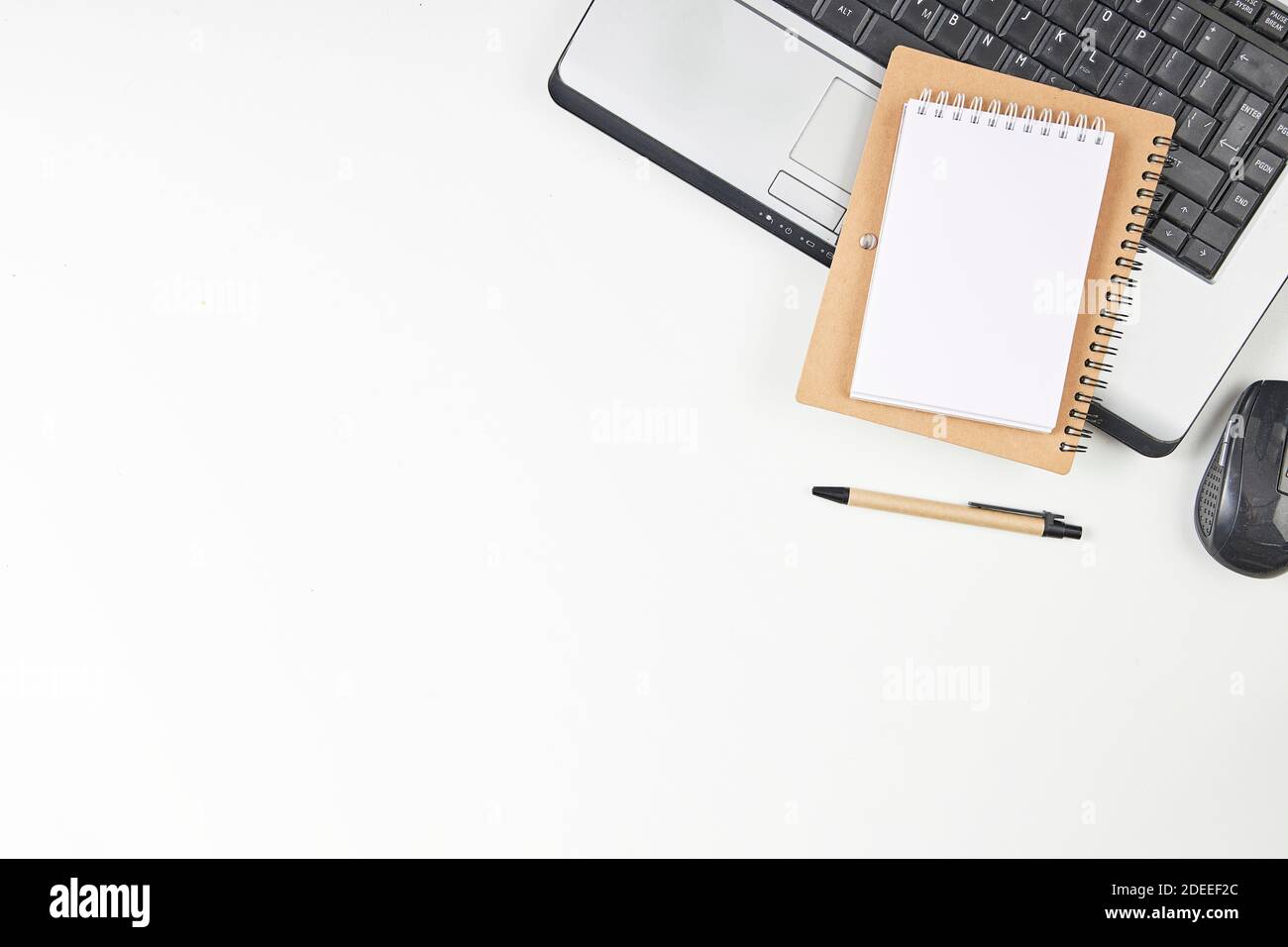 Top view of office desk table with slaptop and blank note paper Stock ...