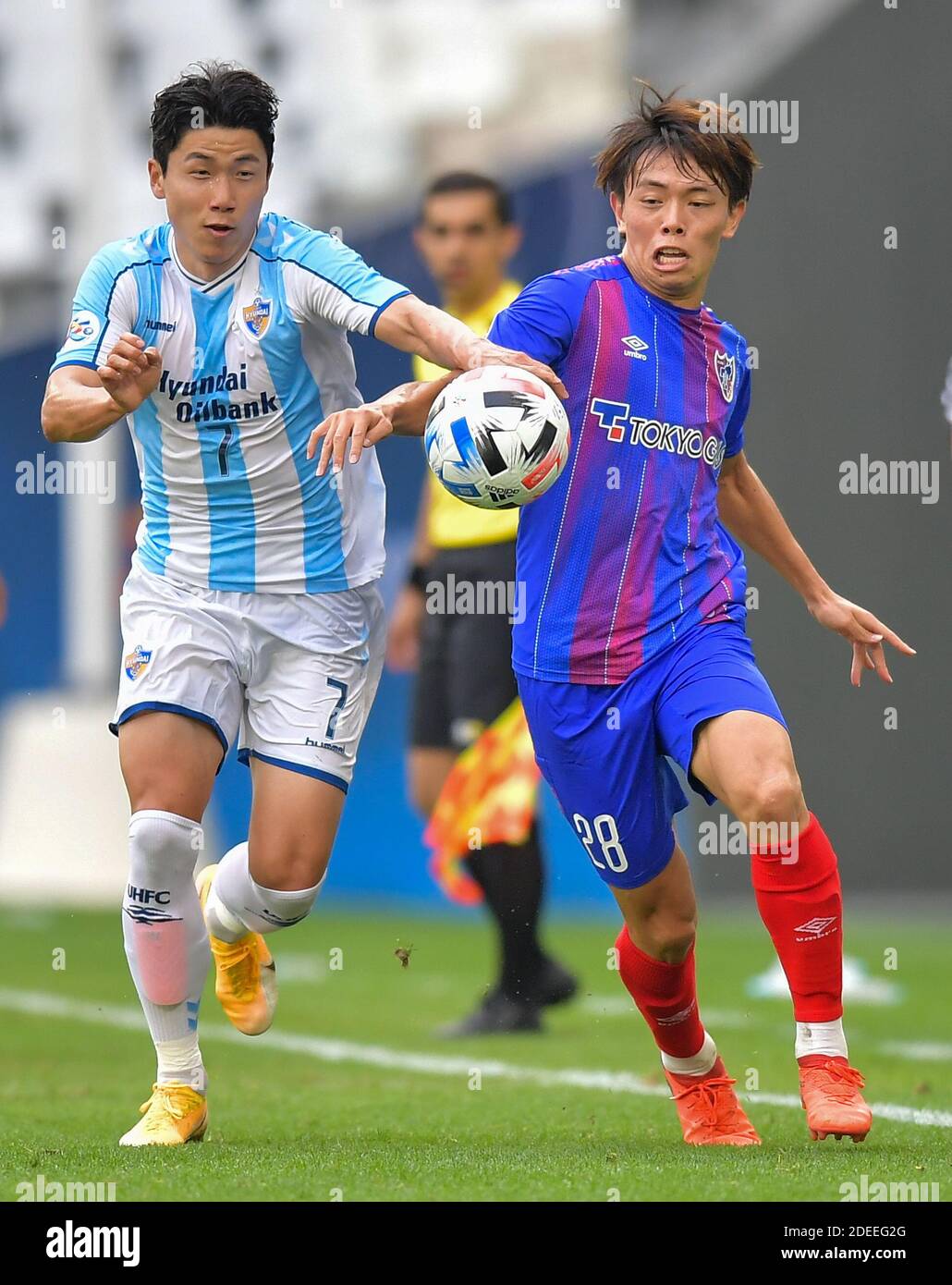 Doha, Qatar. 30th Nov, 2020. Takuya Uchida (R) of FC Tokyo vies for the ...