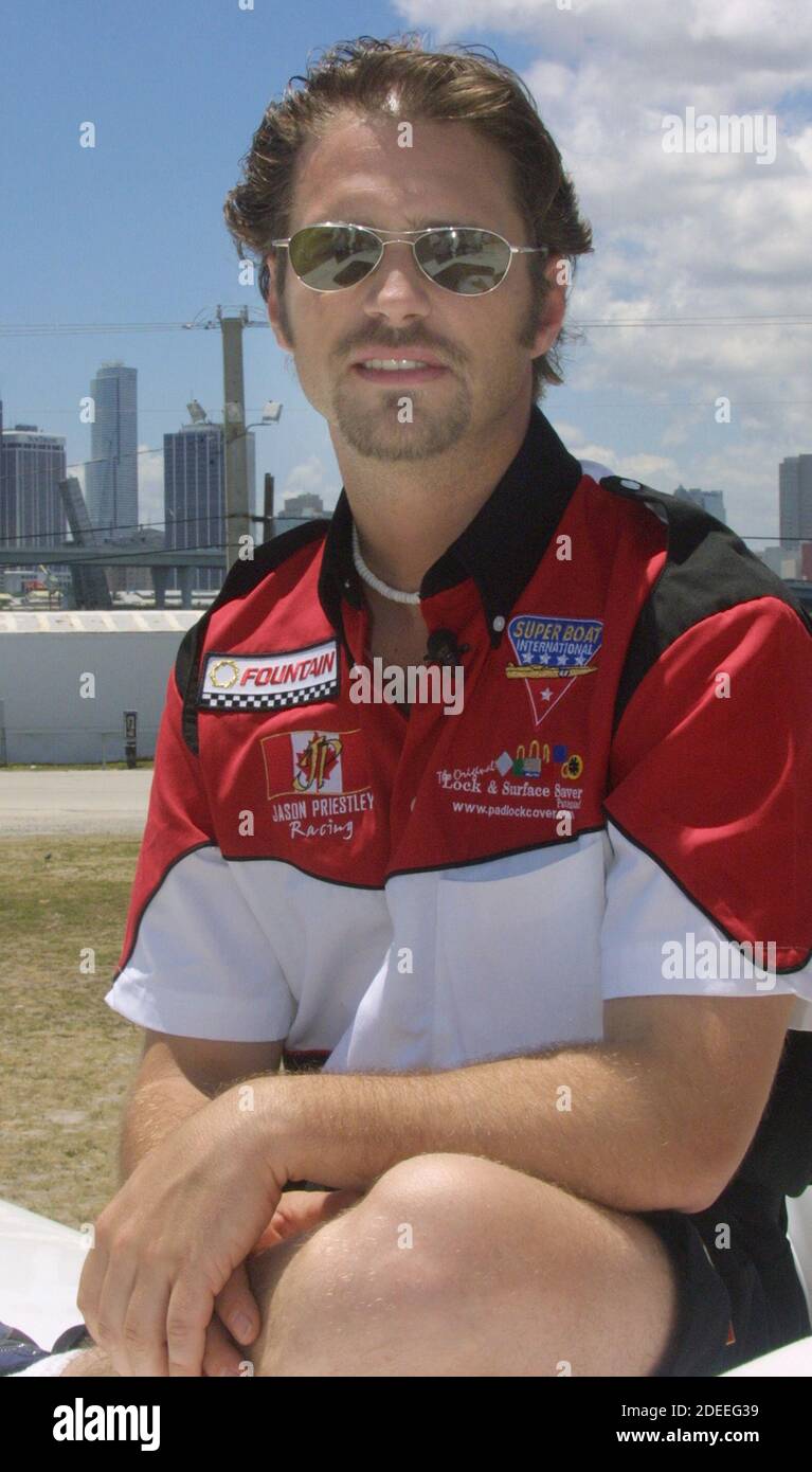 Miami Beach, FL 4-20-2002Jason Priestley on Watson Island prior to ...