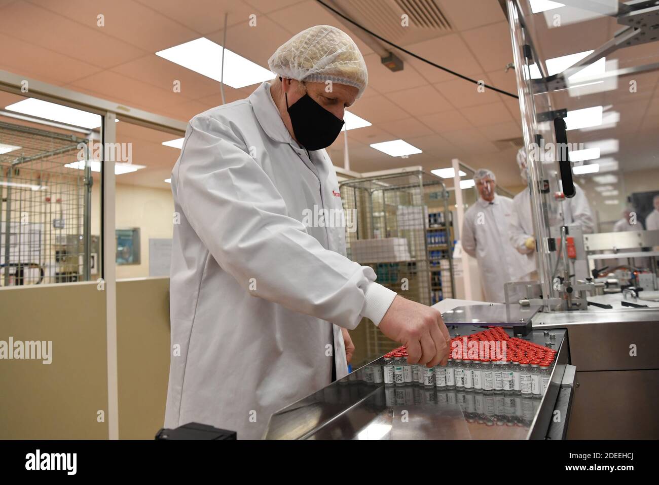 Fill finish manufacturing facility hi-res stock photography and images ...