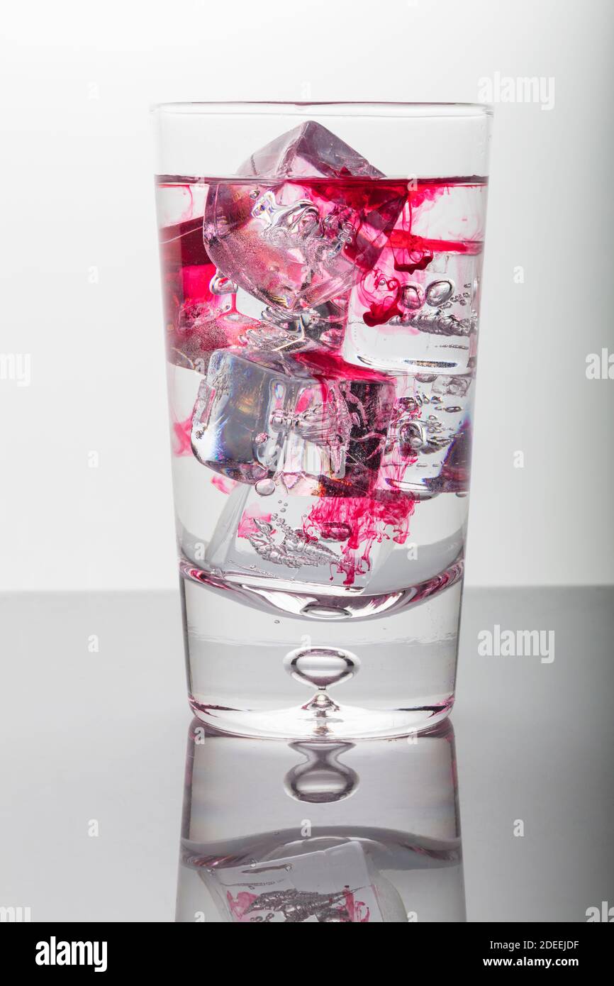 Water with ice cubes hi-res stock photography and images - Alamy