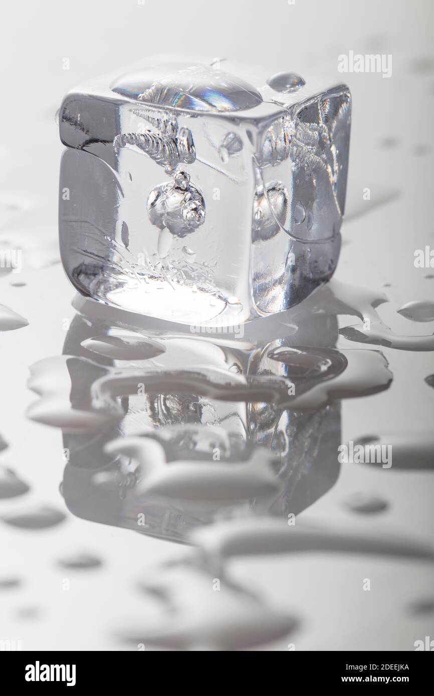 Melting ice cube hi-res stock photography and images - Alamy