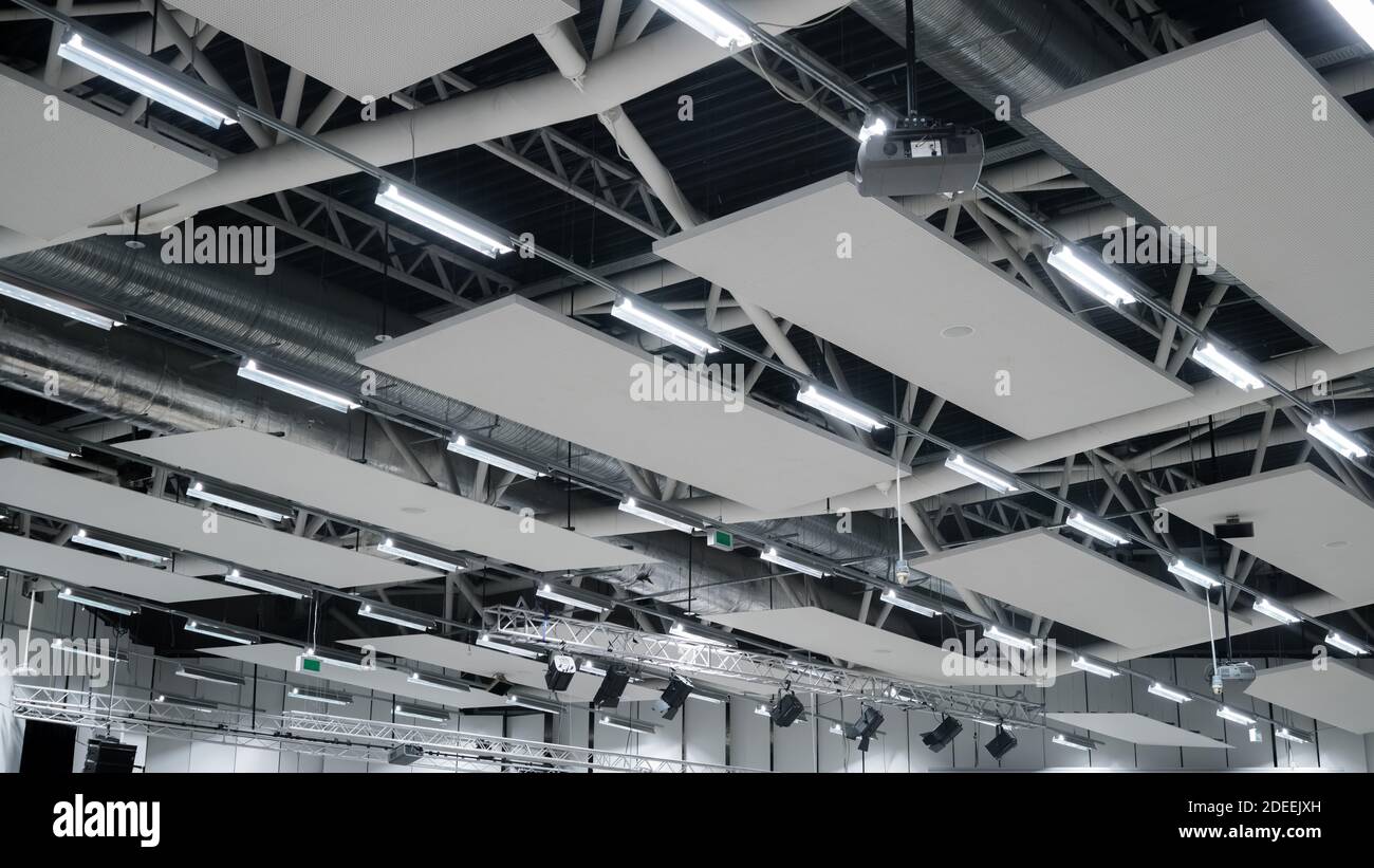 Empty warehouse space vast hi-res stock photography and images - Alamy