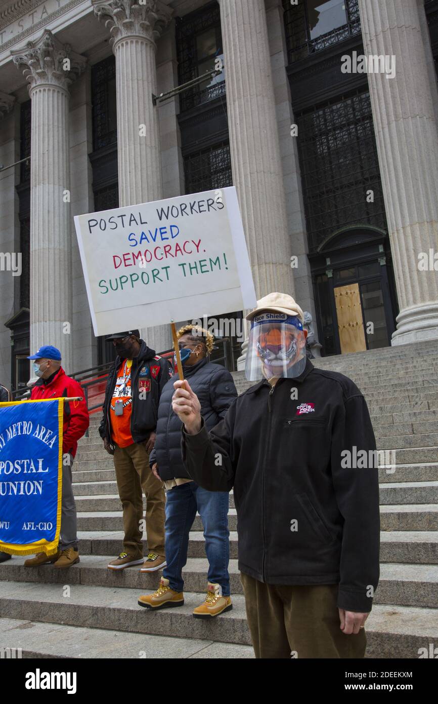 Postal workers hi-res stock photography and images - Alamy