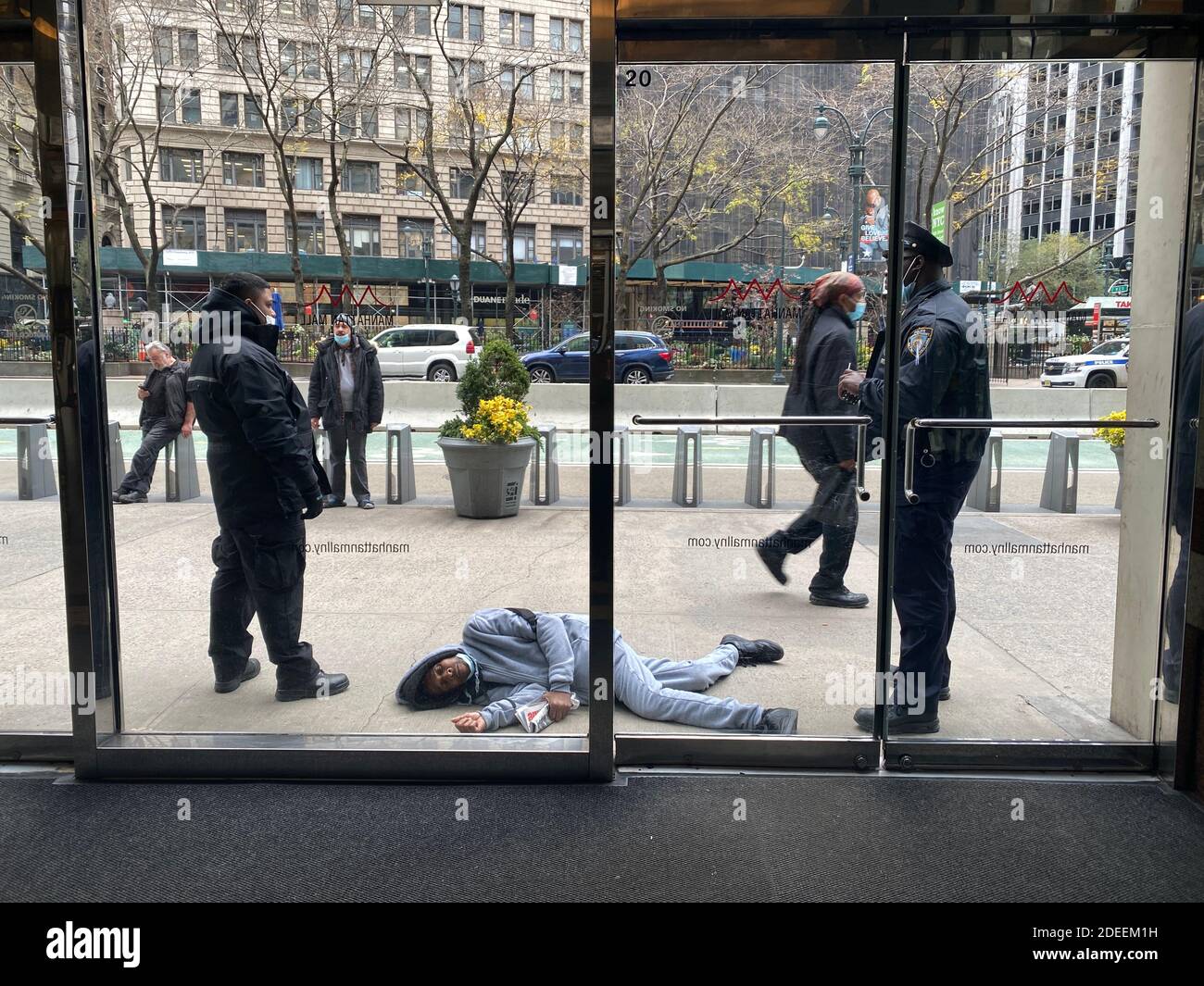 Man collapsed hi-res stock photography and images - Alamy