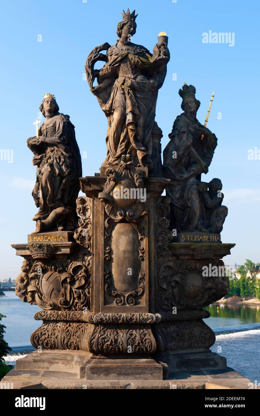 St charles bridge prague statues hi-res stock photography and images ...