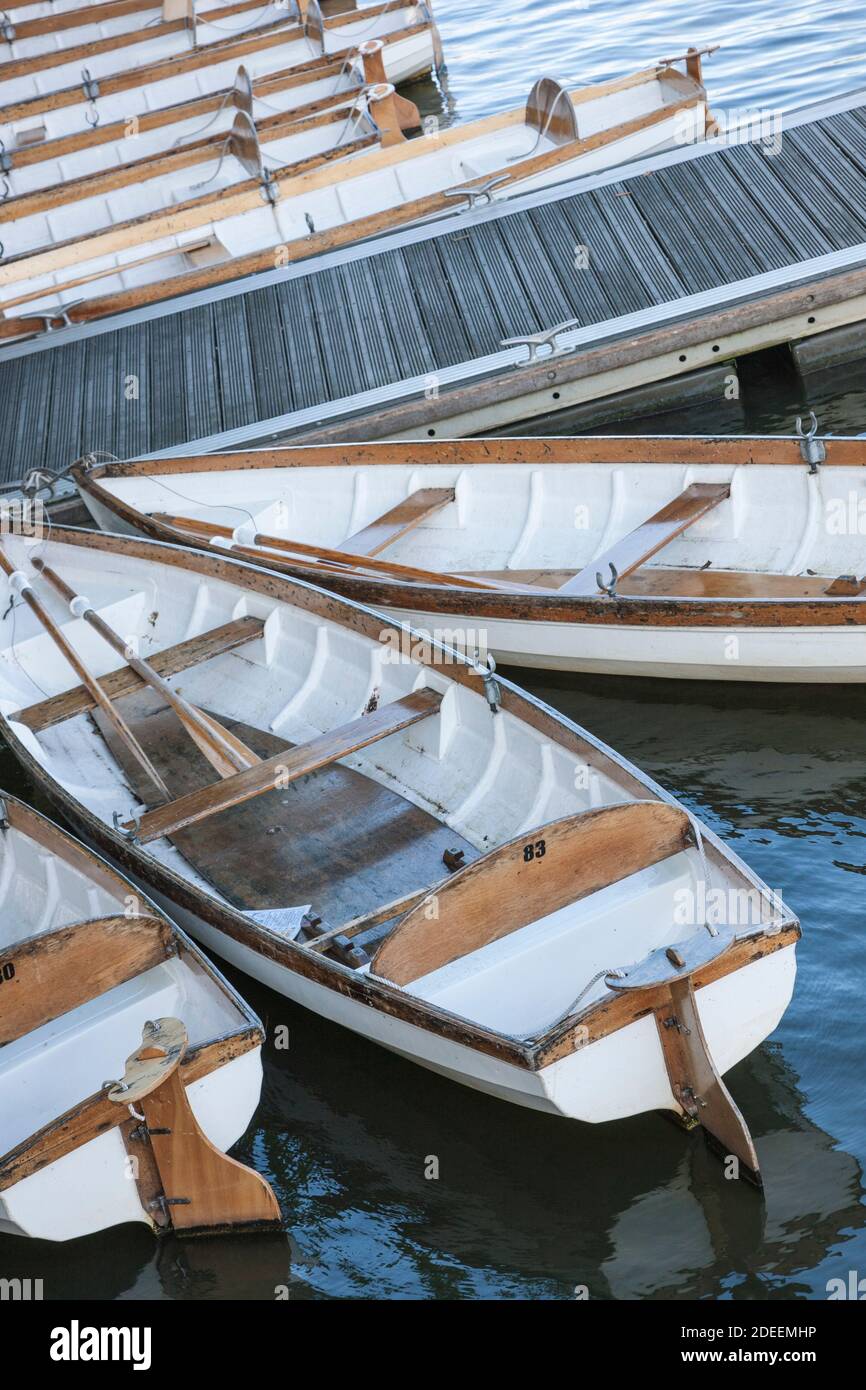 Relaxing row hi-res stock photography and images - Alamy