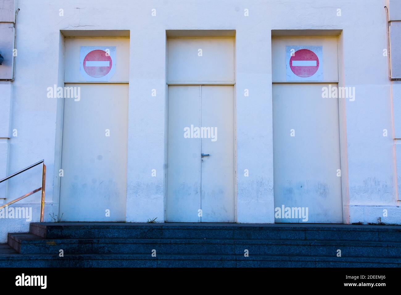Two entry prohibited sign, closed door Stock Photo - Alamy
