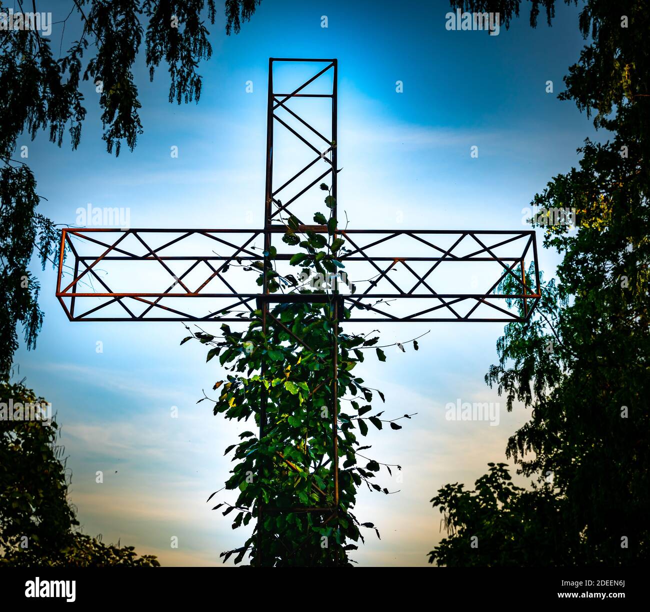 Cross structure hi-res stock photography and images - Alamy