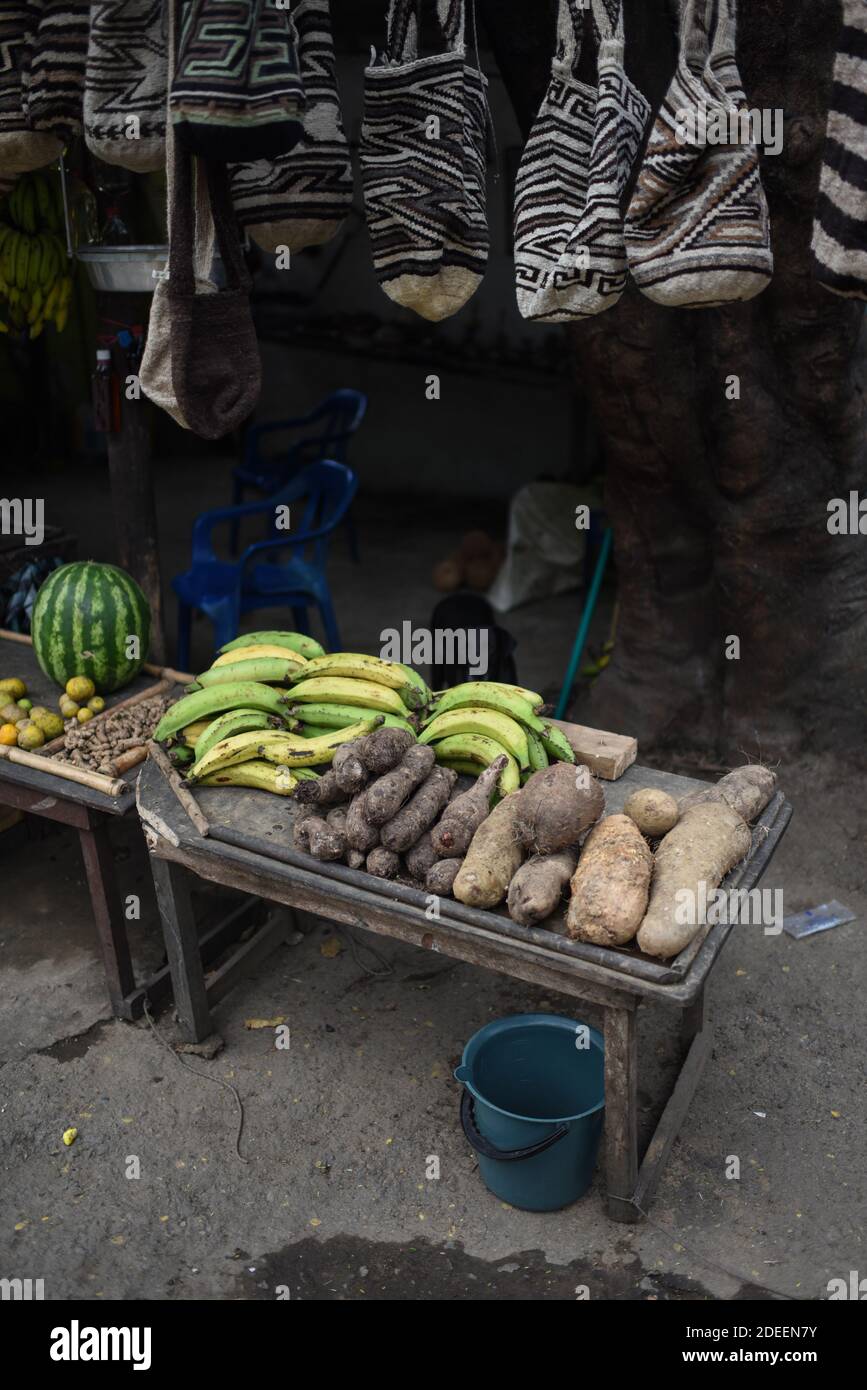 Road grocery store in La Guajira, Colombia Stock Photo - Alamy