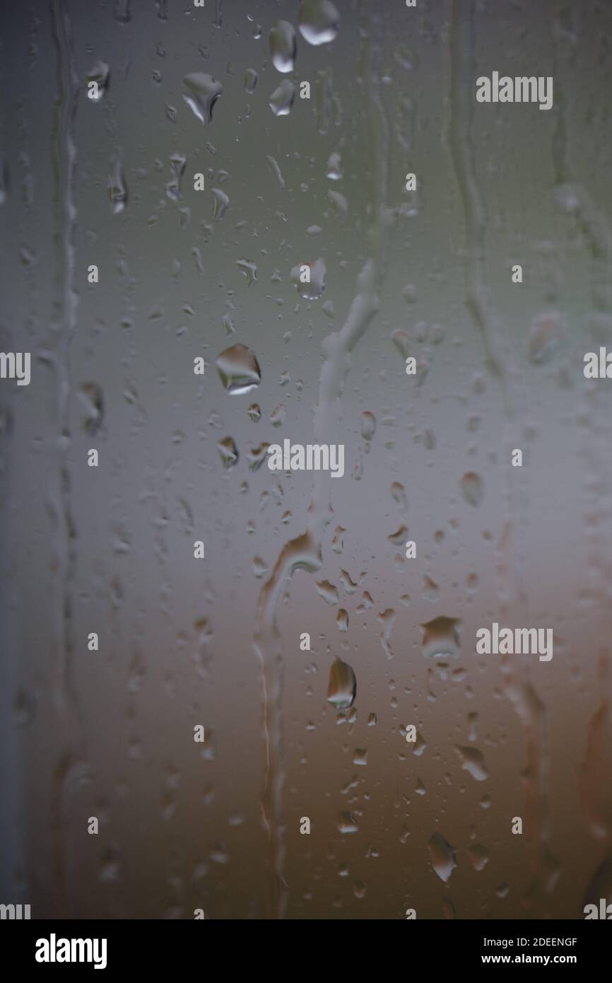 Rain hitting window hi-res stock photography and images - Alamy
