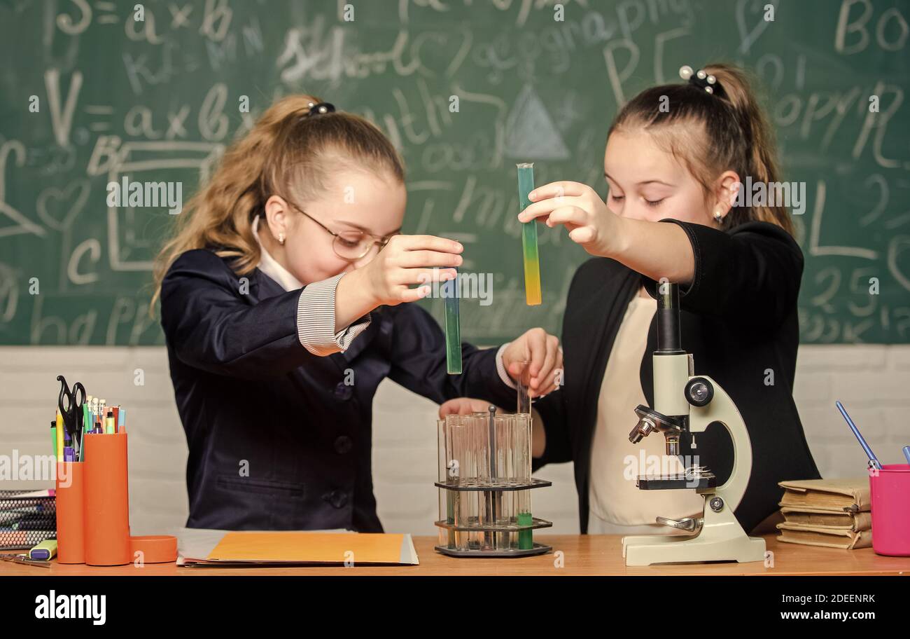 Middle school biology lab hi-res stock photography and images - Alamy