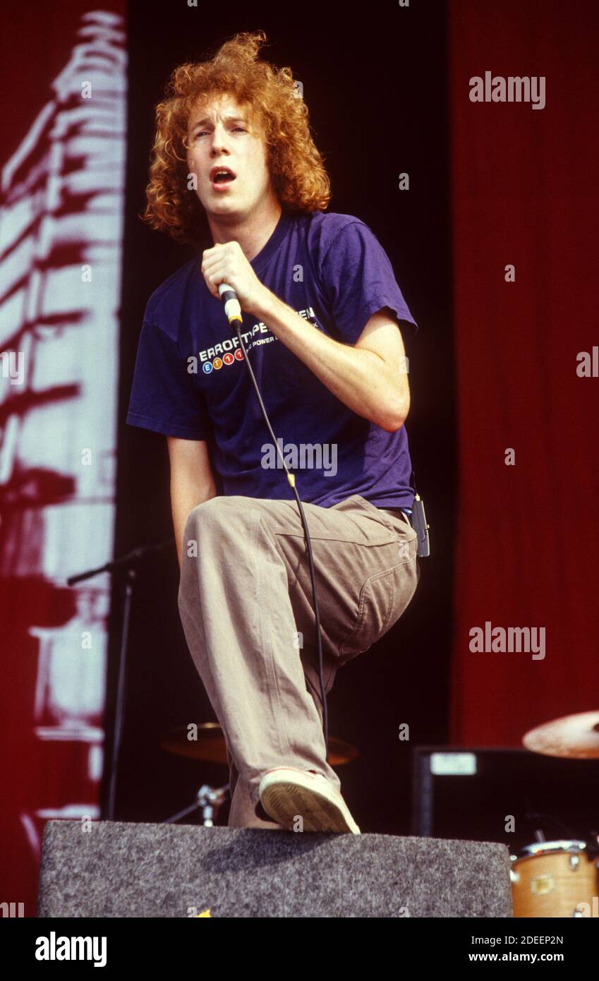 Hundred Reasons band performing at the Reading Festival 2002, Berkshire ...