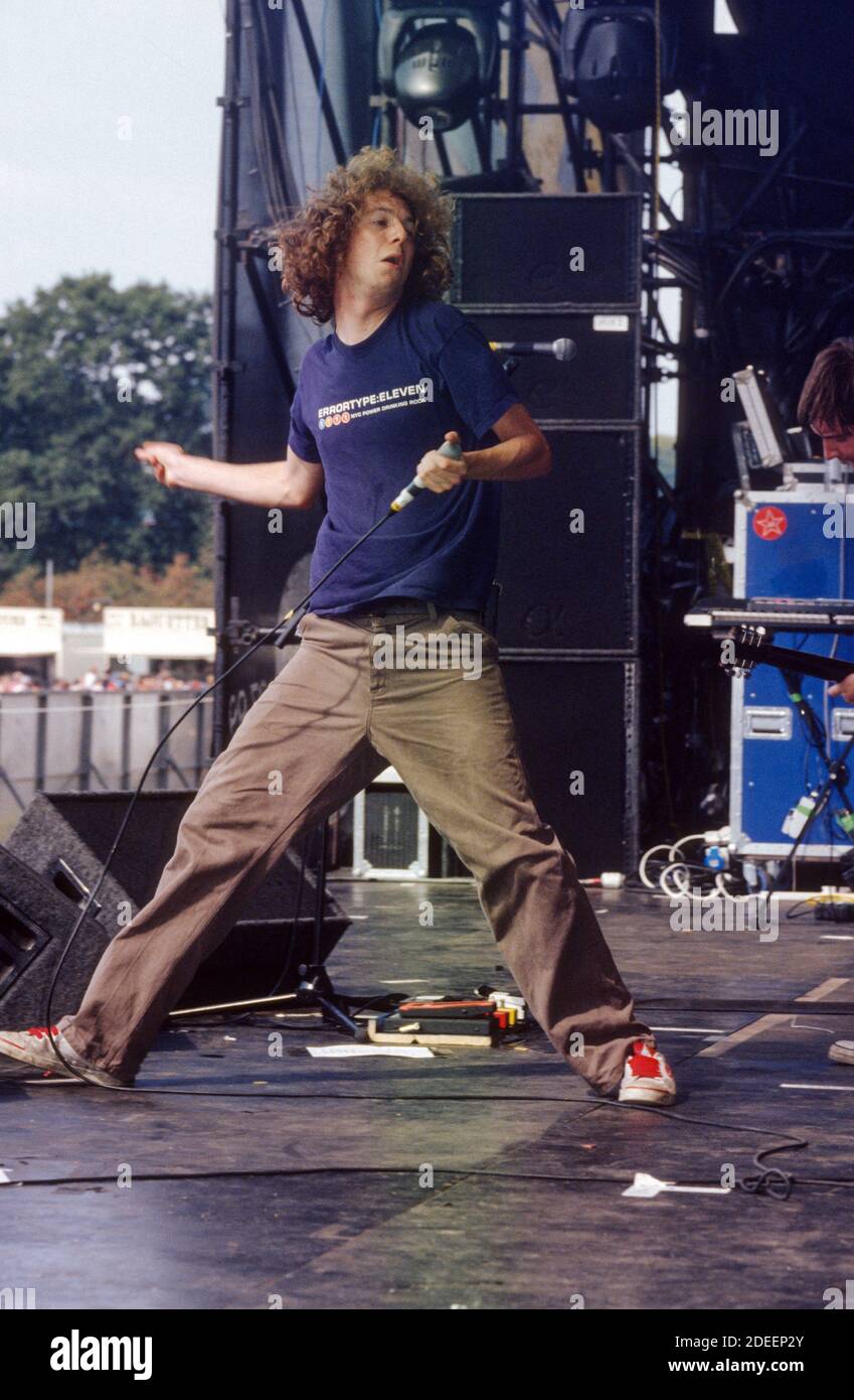 Hundred Reasons band performing at the Reading Festival 2002, Berkshire ...