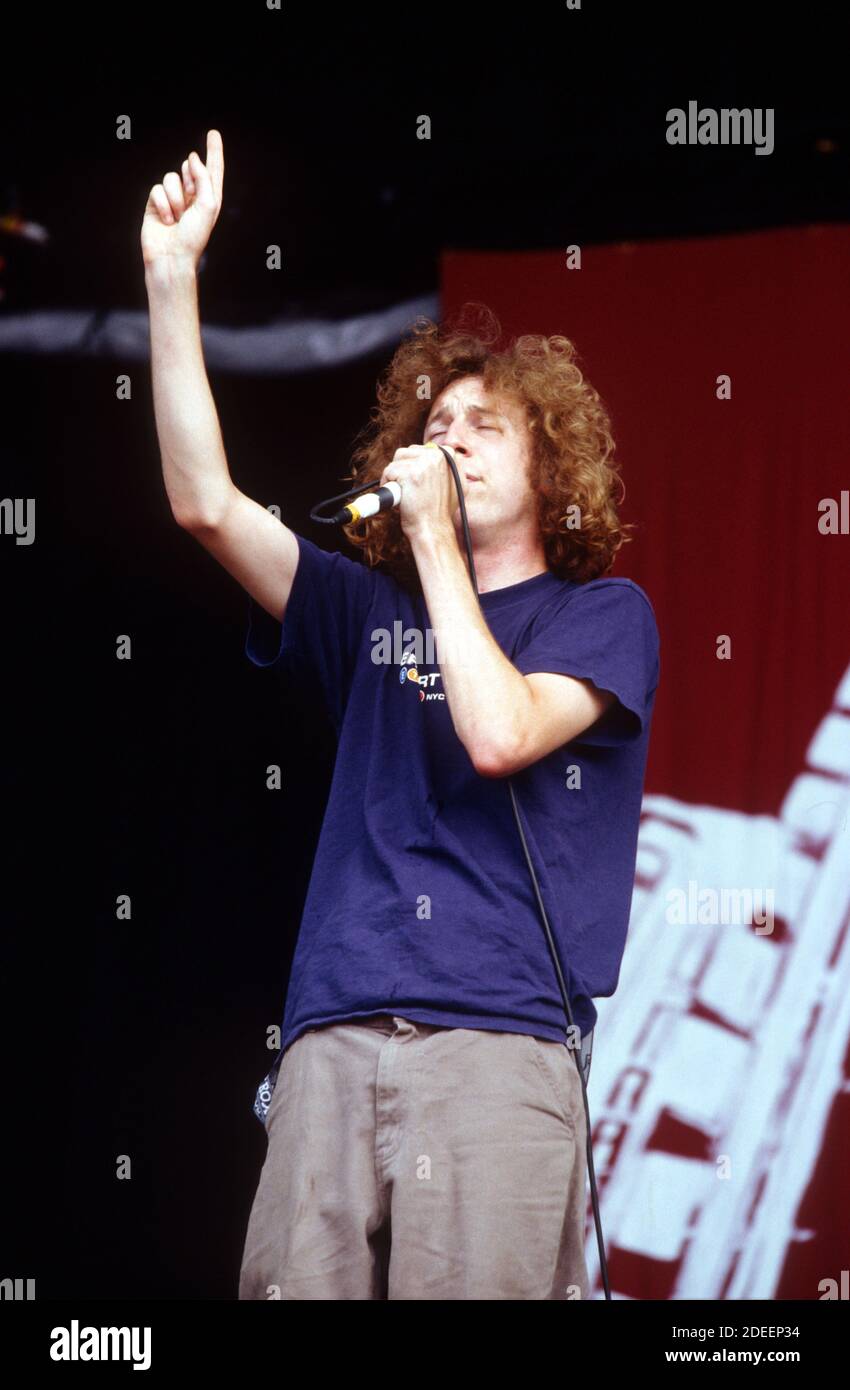 Hundred Reasons band performing at the Reading Festival 2002, Berkshire ...