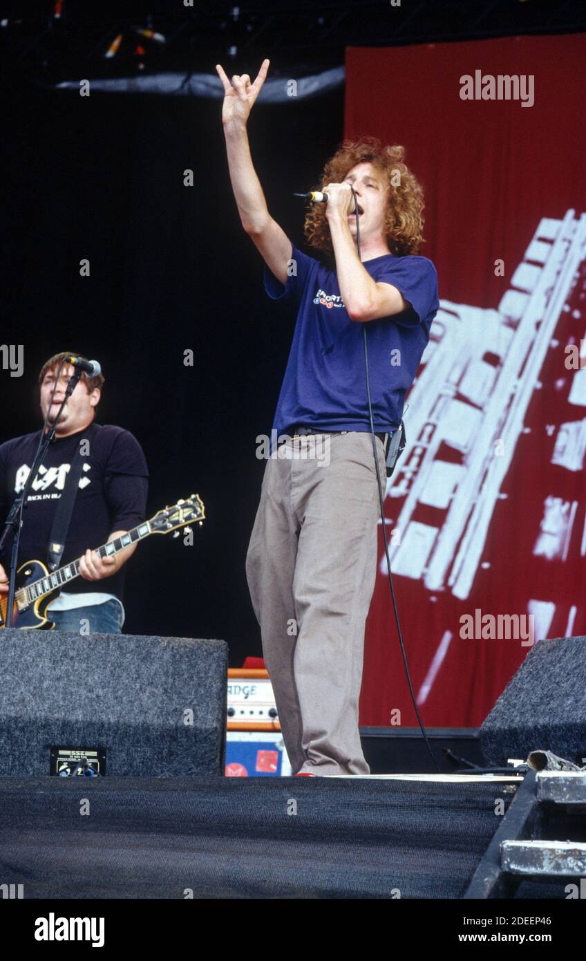 Hundred Reasons band performing at the Reading Festival 2002, Berkshire ...
