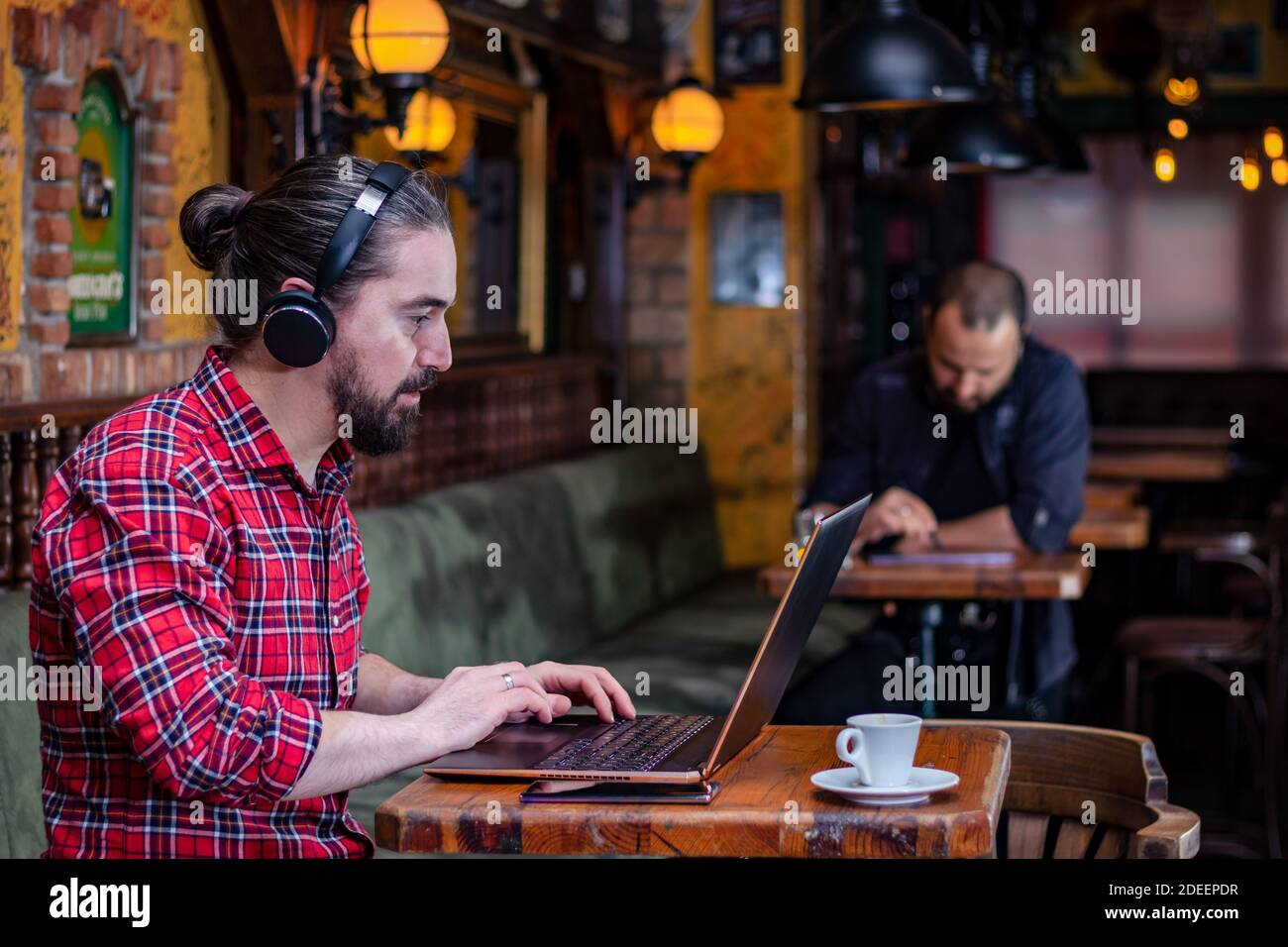 Age appropriate technology hi-res stock photography and images - Alamy