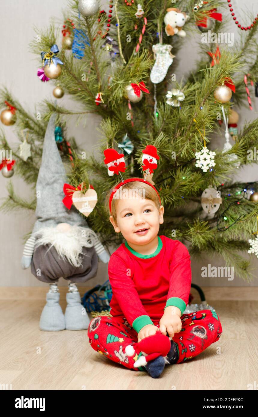 Boy sitting under tree hi-res stock photography and images - Alamy