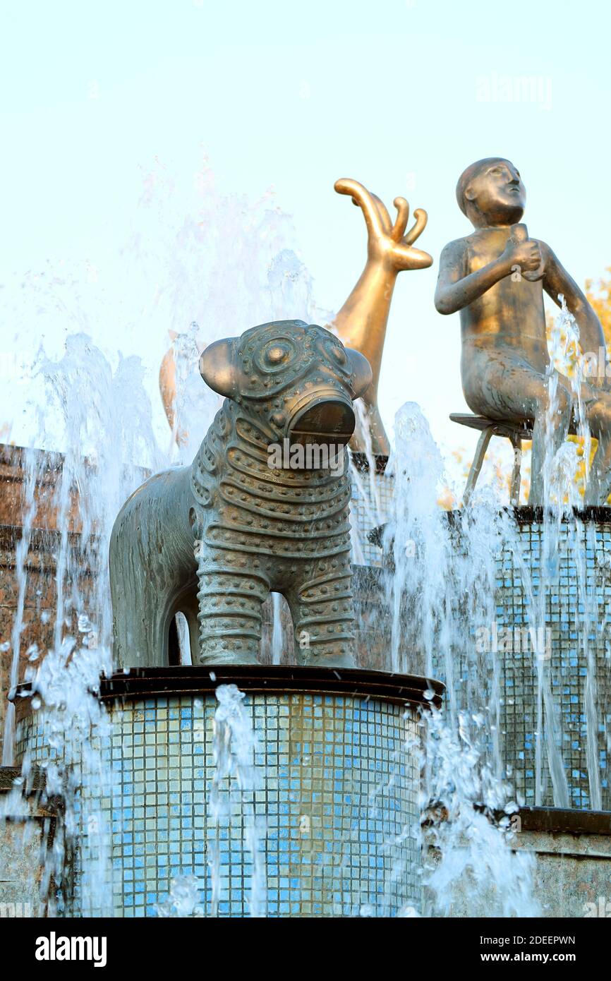 Incredible Sculptures of the Colchis Fountain, Enlarged Ancient Small ...