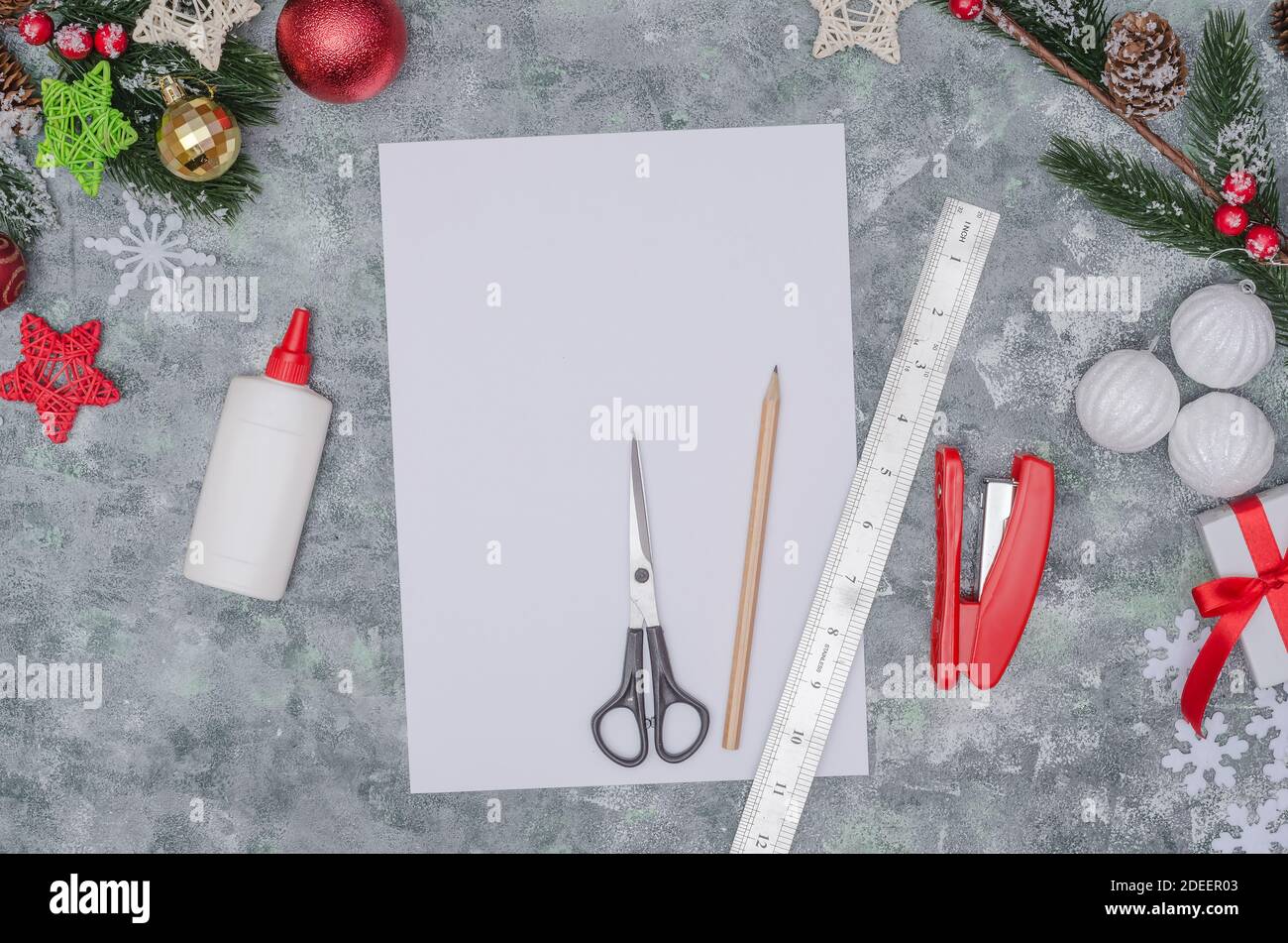 Christmas diy craft, making three-dimensional paper decor for ...