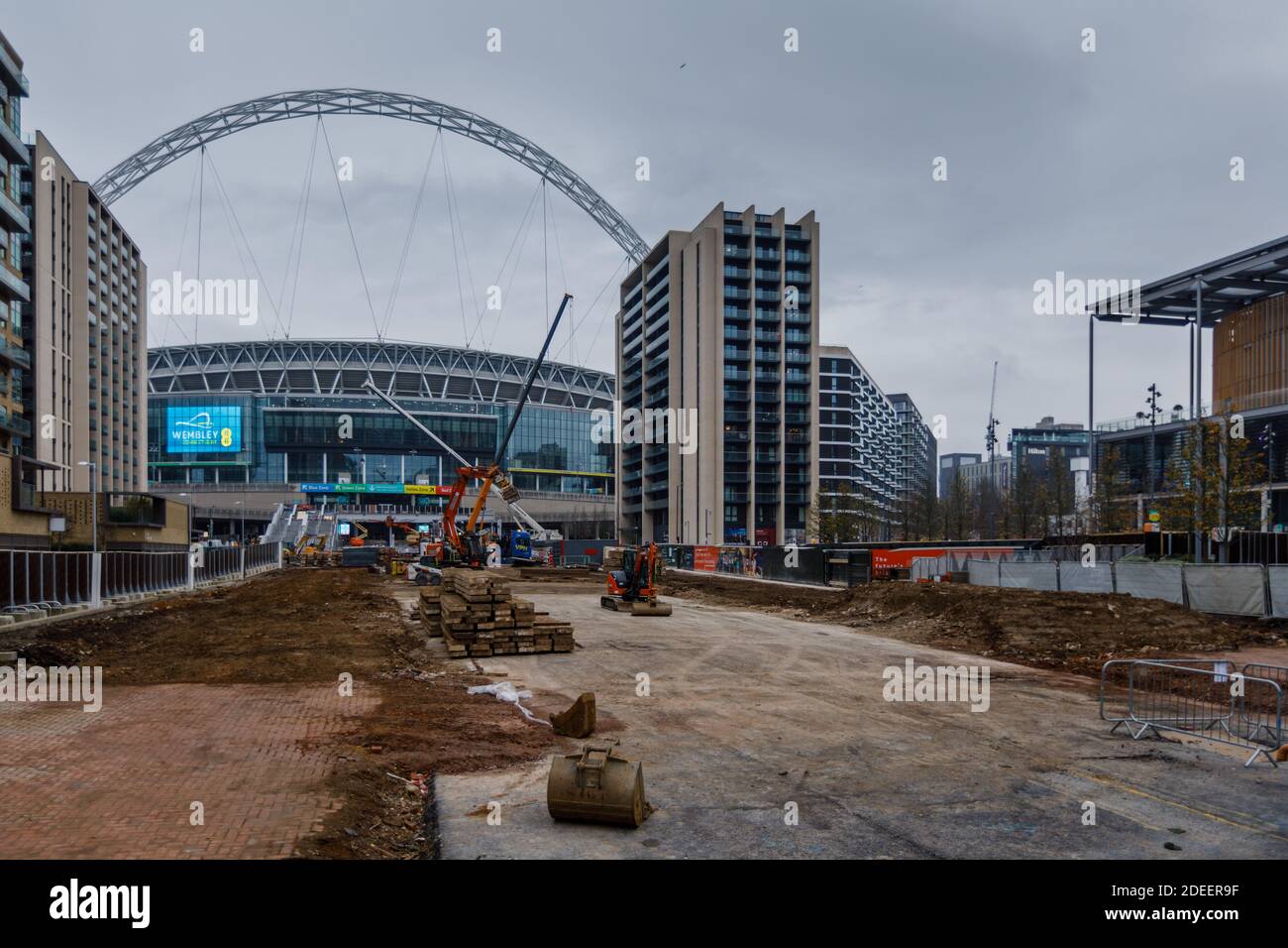 Wembley Stadium, Wembley Park, UK. 30th November 2020.Clean up ...