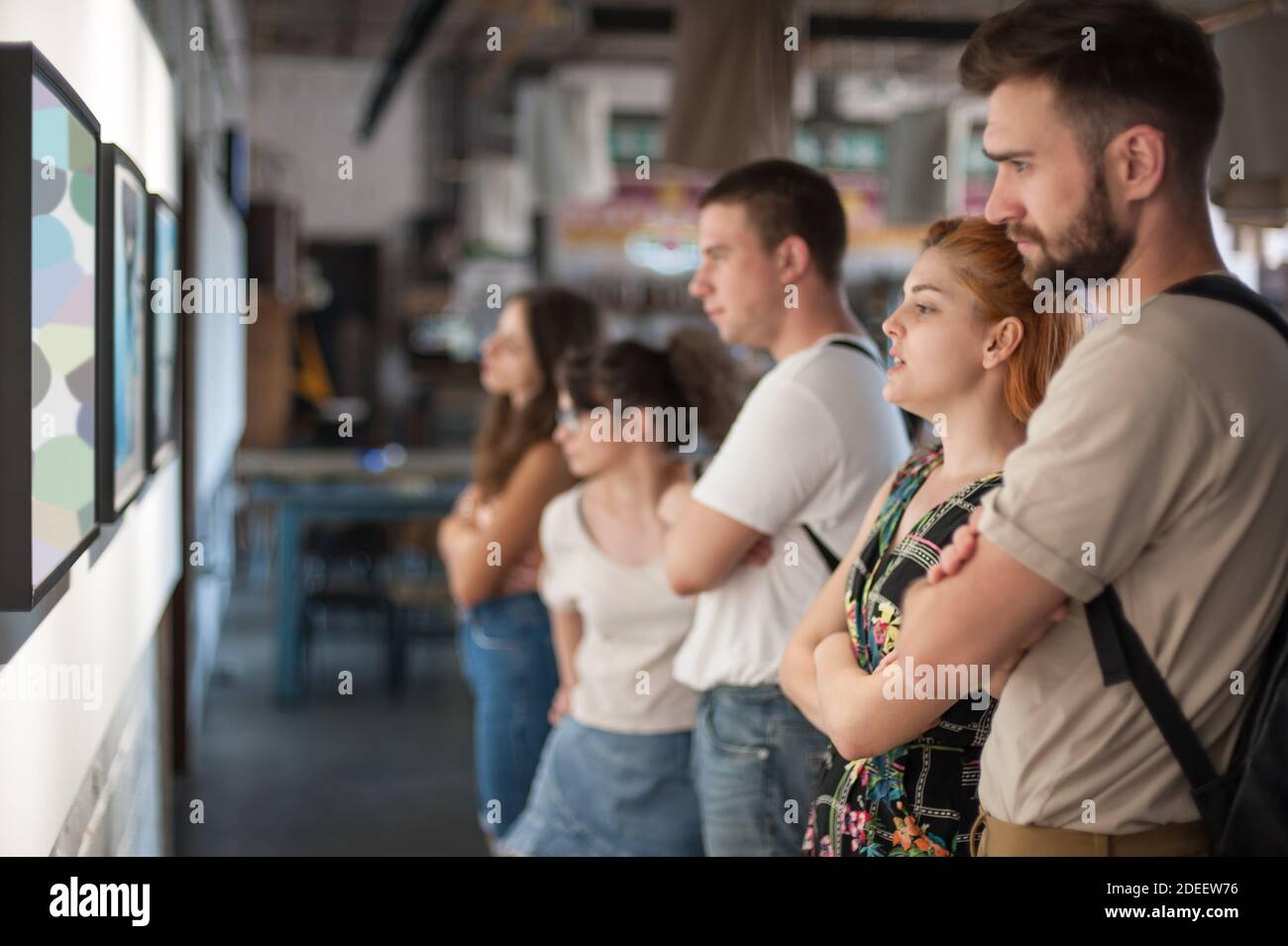 Artist friend display painting hi-res stock photography and images - Alamy