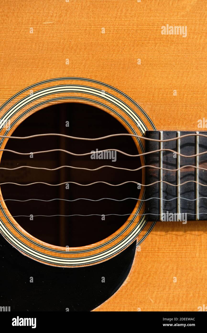 Visible strings hi-res stock photography and images - Alamy