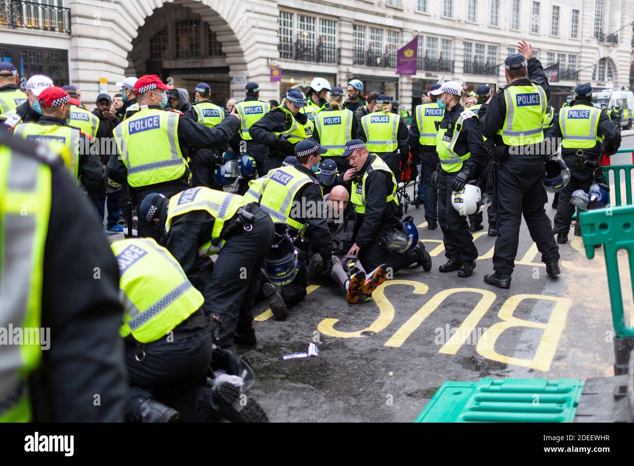 Anti-lockdown protest, Regent Street, London, 28 November 2020. An ...
