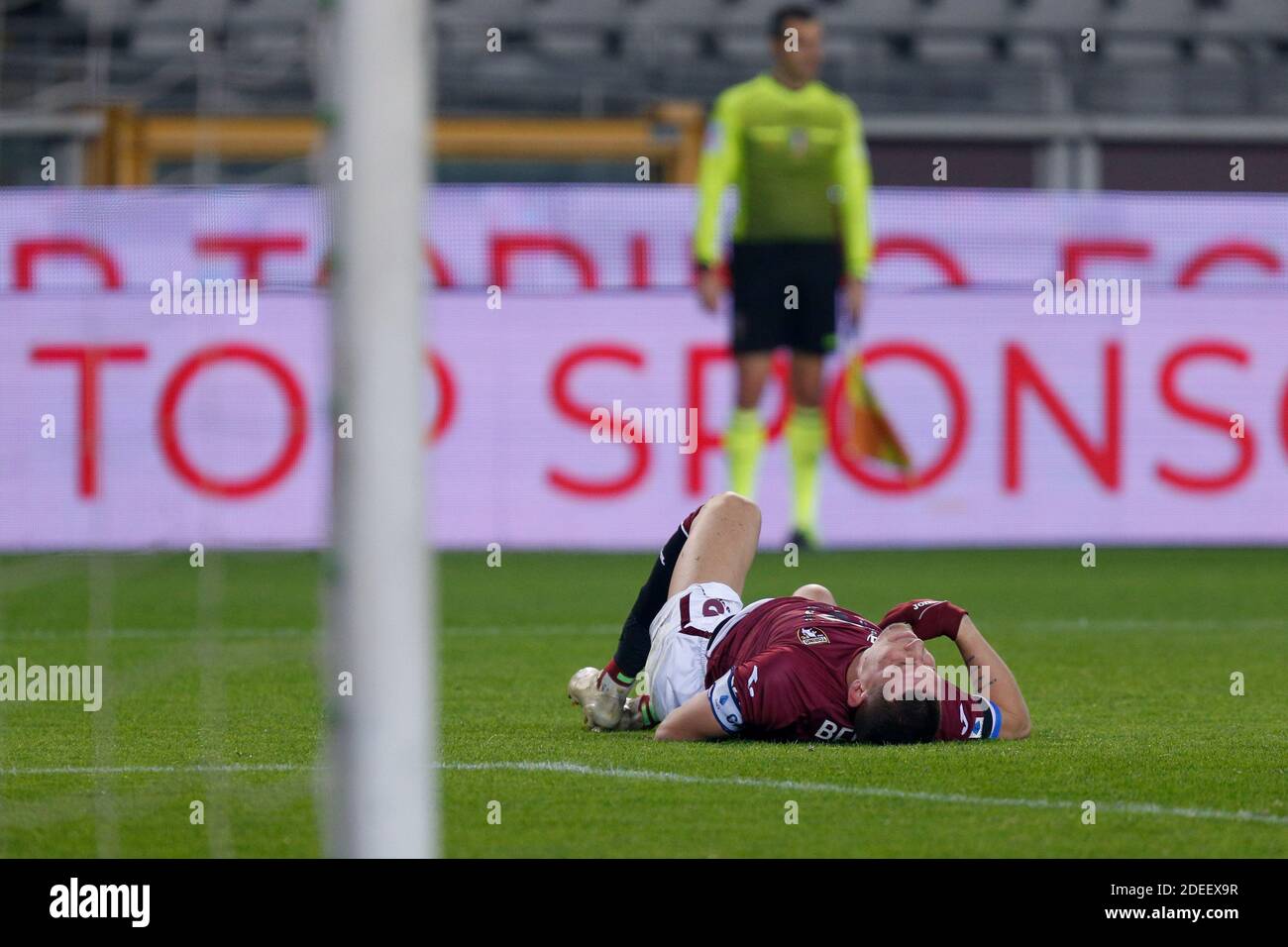 Footballers injury hi-res stock photography and images - Alamy