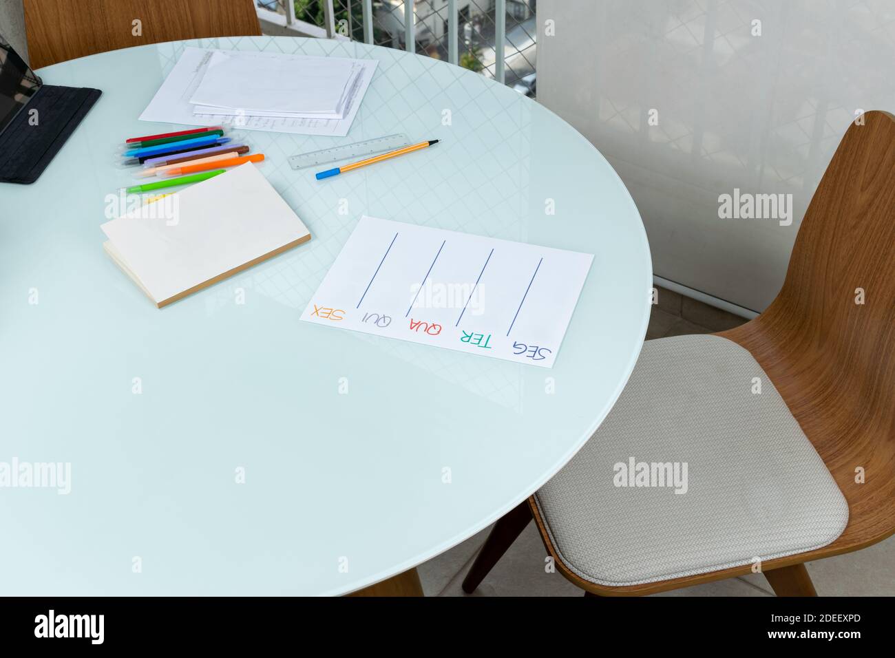 Office routine hi-res stock photography and images - Alamy