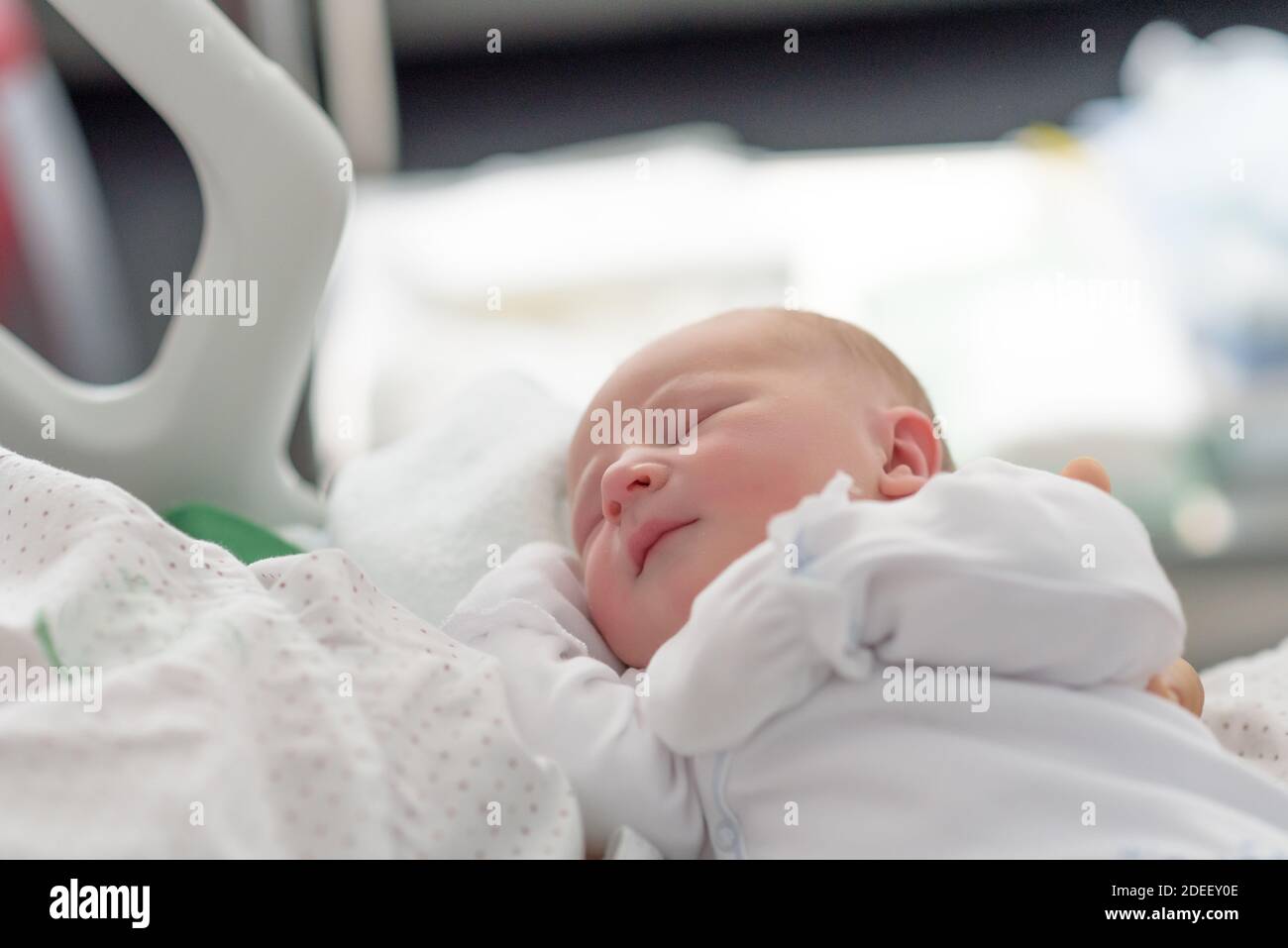 new born infant asleep in the blanket in delivery room Stock Photo - Alamy