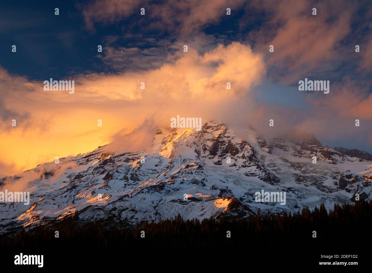 Mount rainier inspiration point hi-res stock photography and images - Alamy